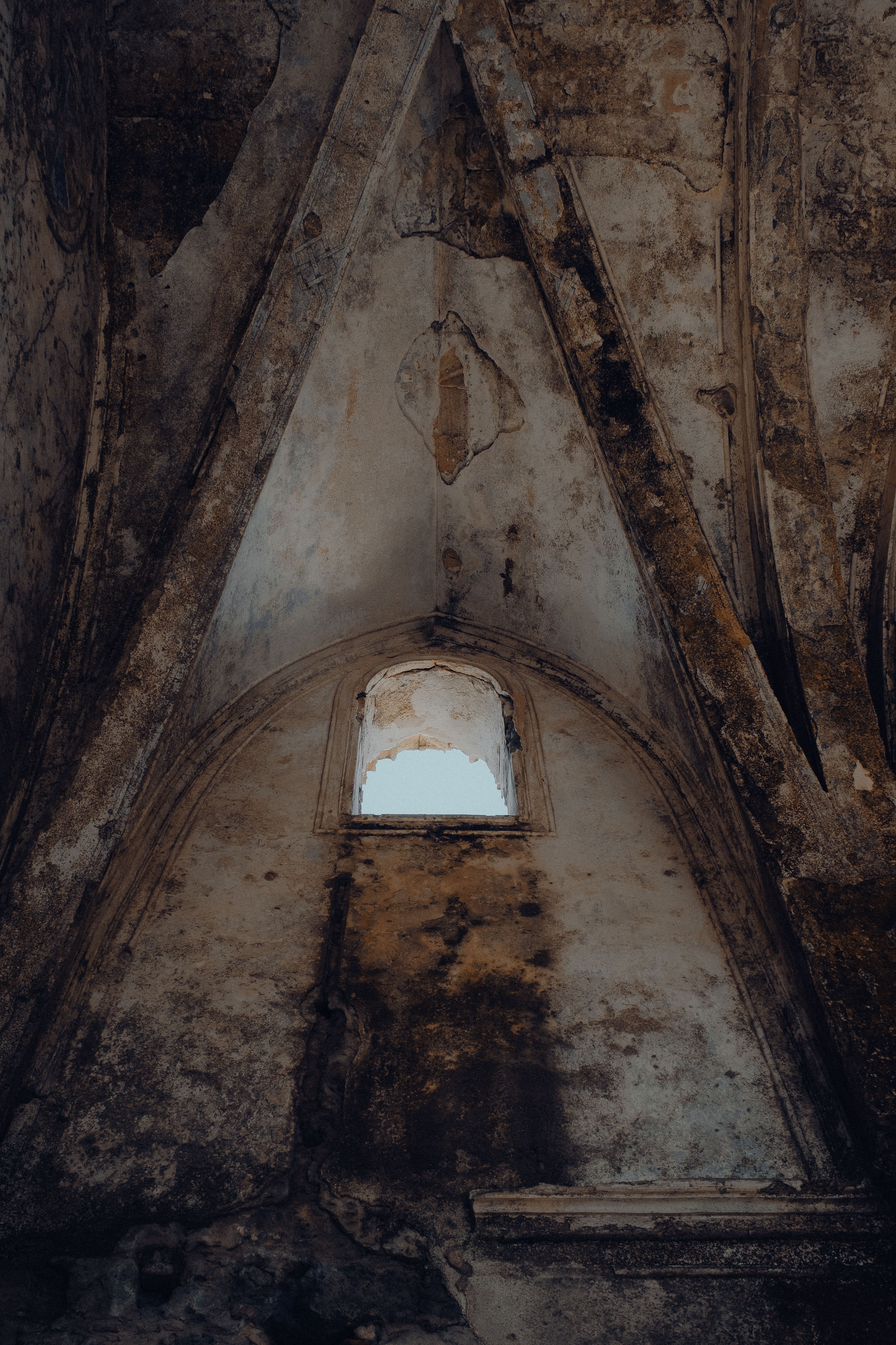 Window in Ruins · Free Stock Photo