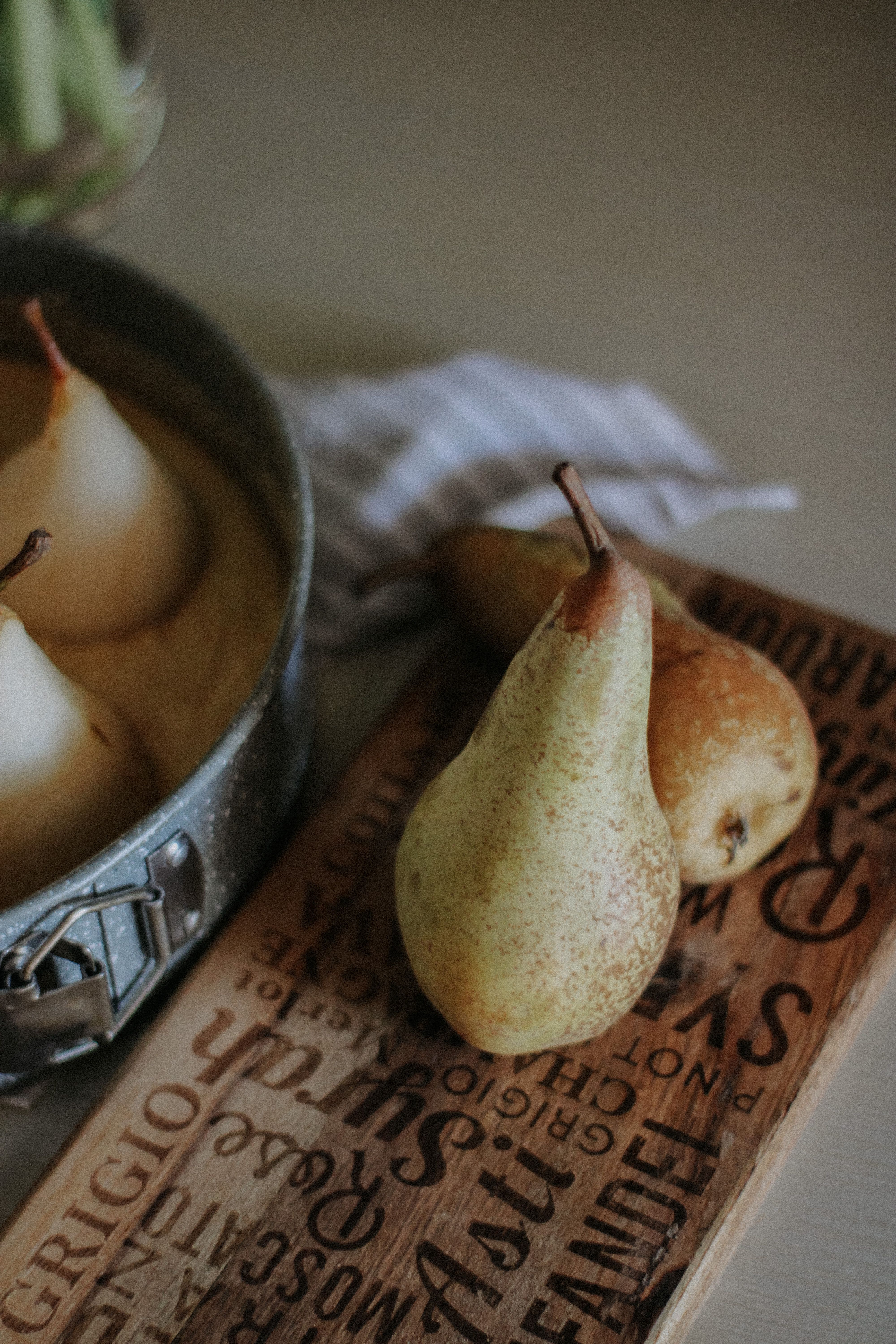 Pears on the Cutting Board · Free Stock Photo