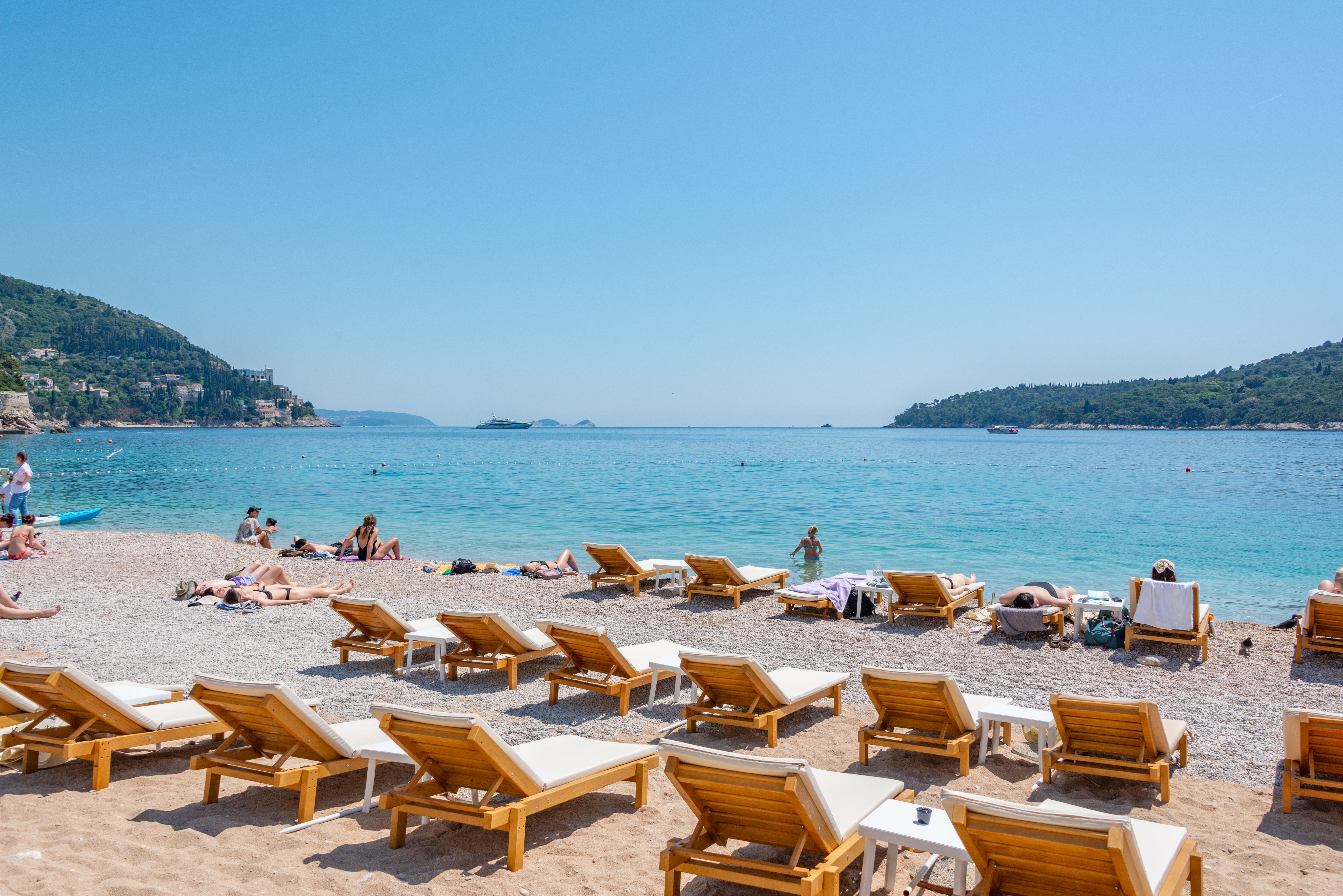 Sun Loungers on the Beach · Free Stock Photo