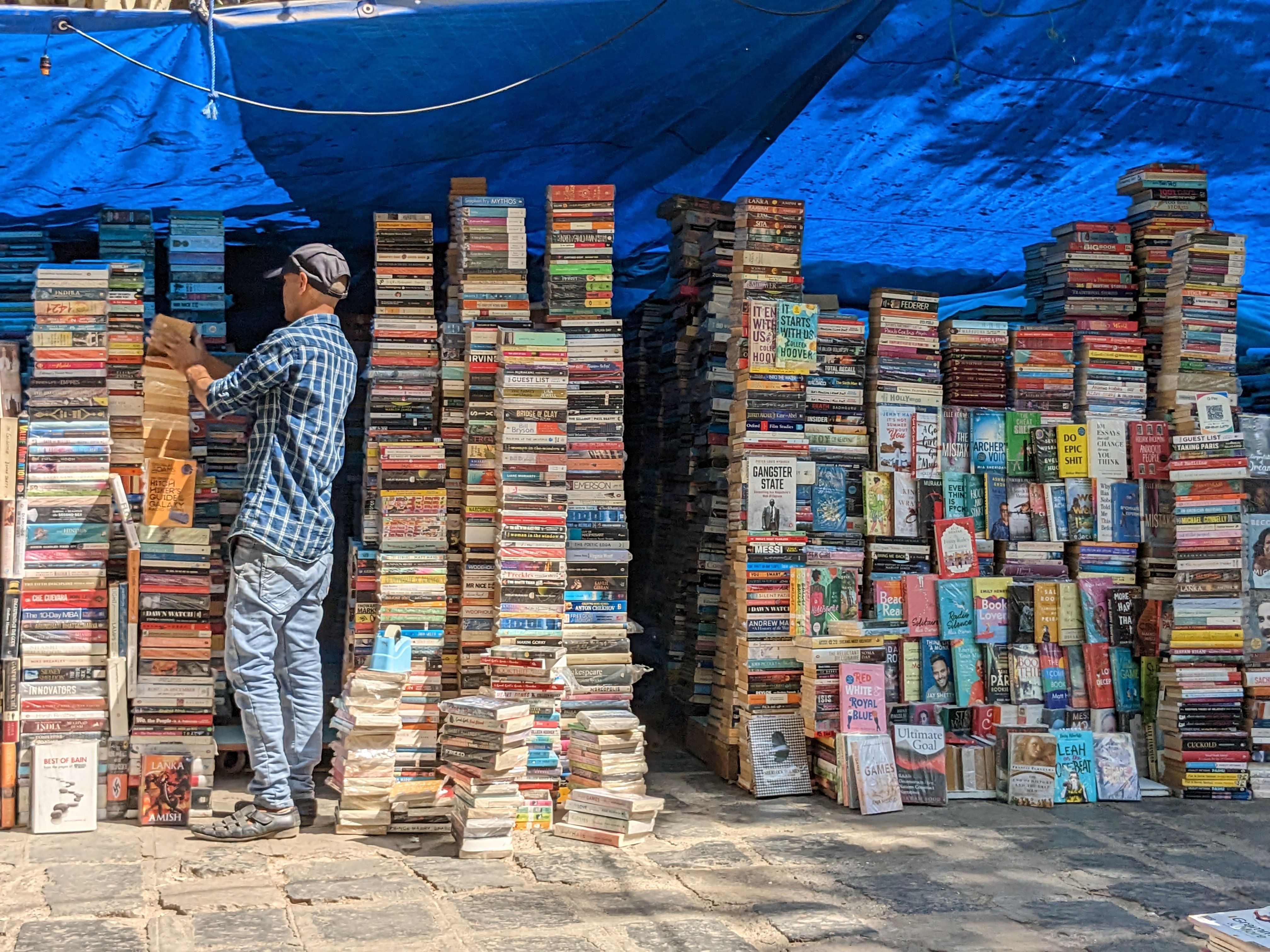 Bookseller on Bazaar · Free Stock Photo