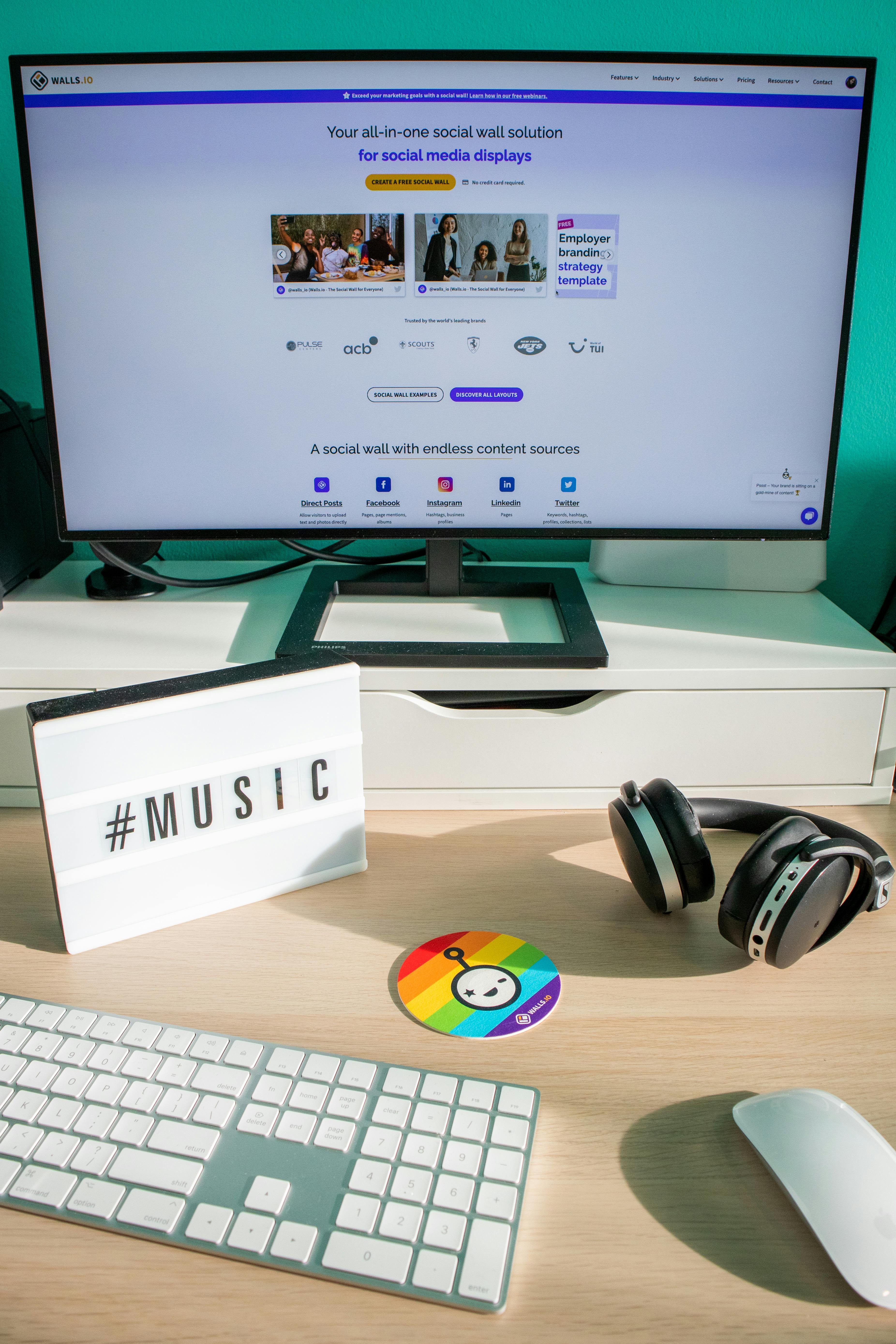 A Computer Monitor with Keyboard and Mouse on the Table · Free Stock Photo
