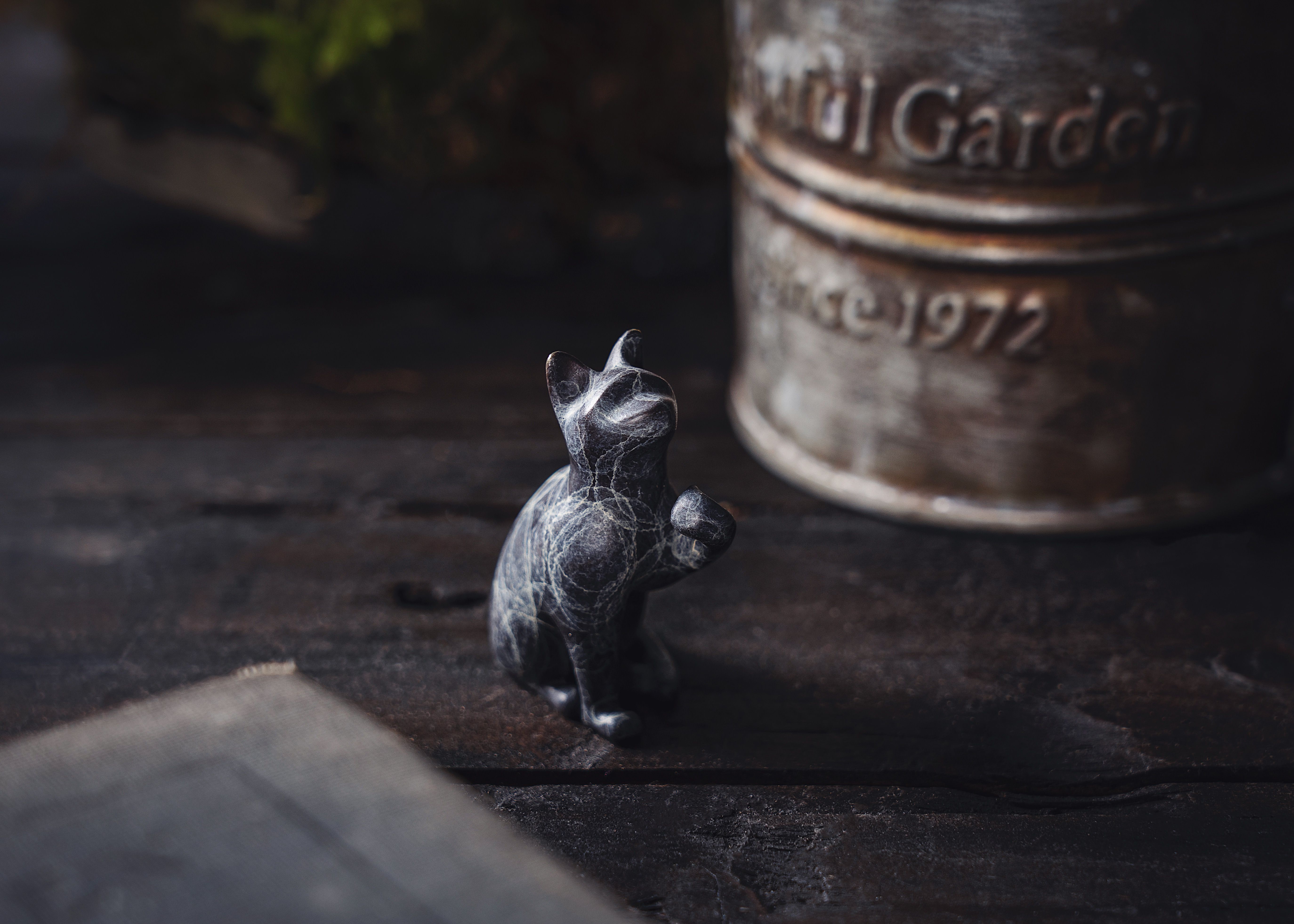 Figurine of a Cat · Free Stock Photo