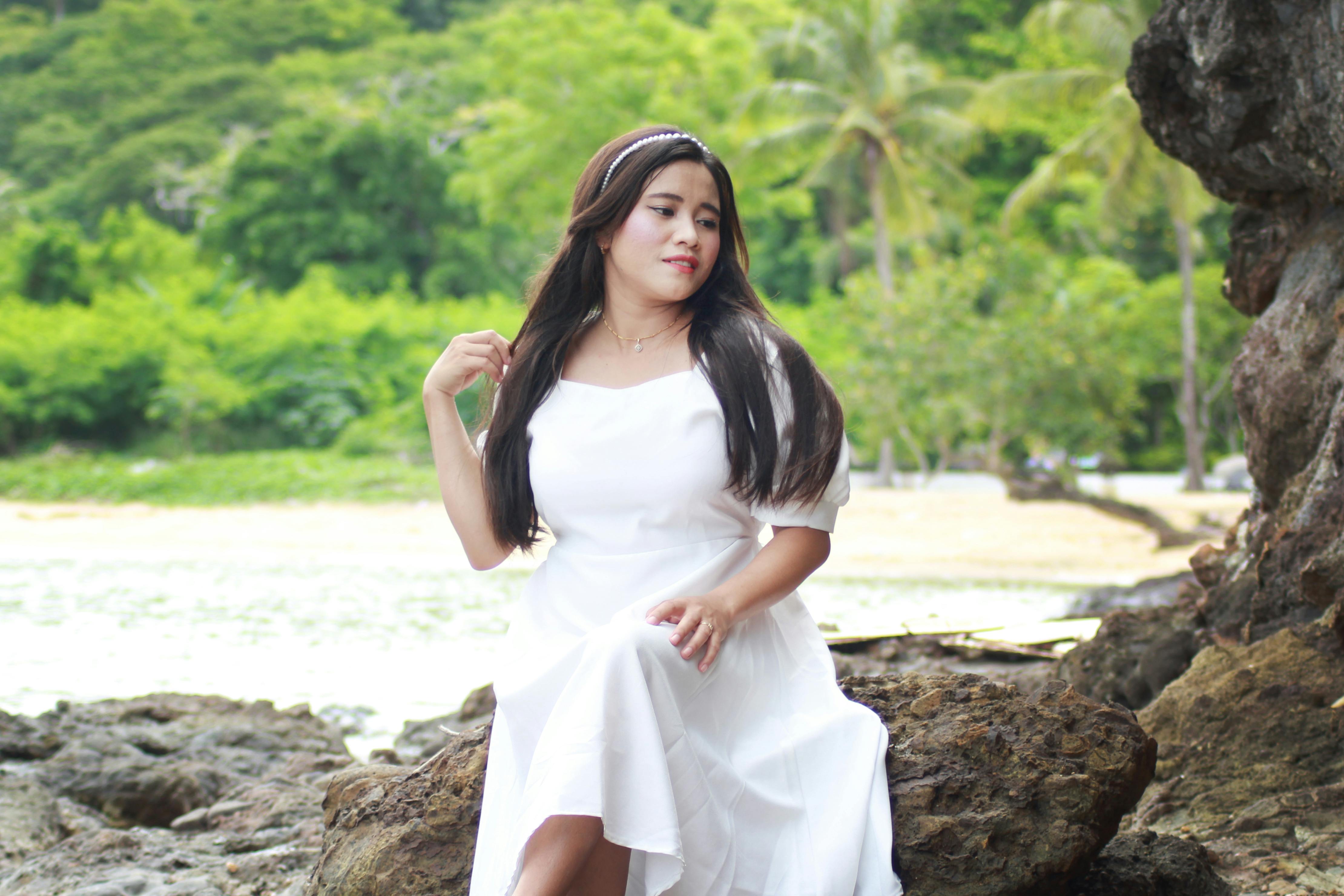 Young Bride Posing Outdoors · Free Stock Photo