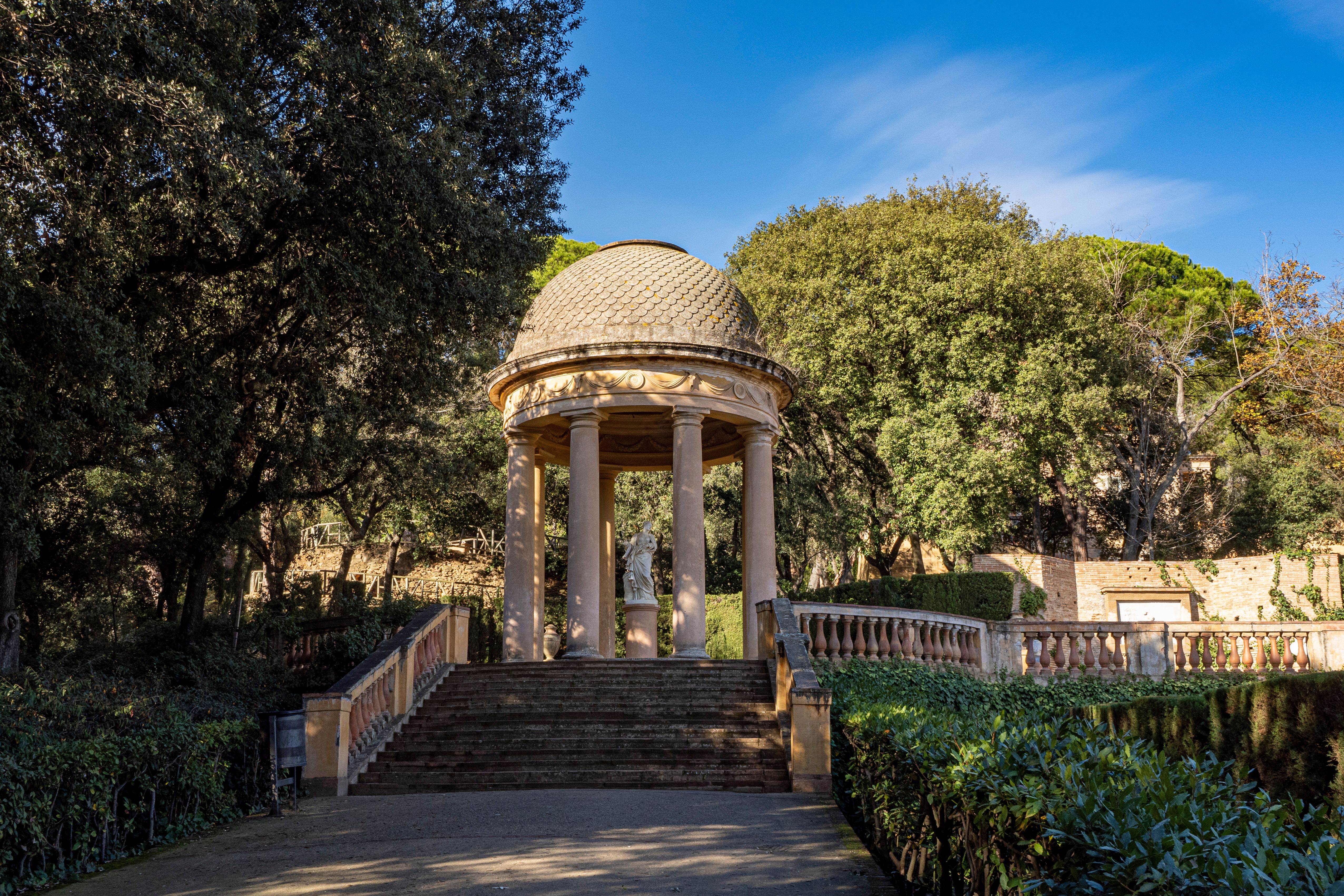 Statue in Pavilion · Free Stock Photo