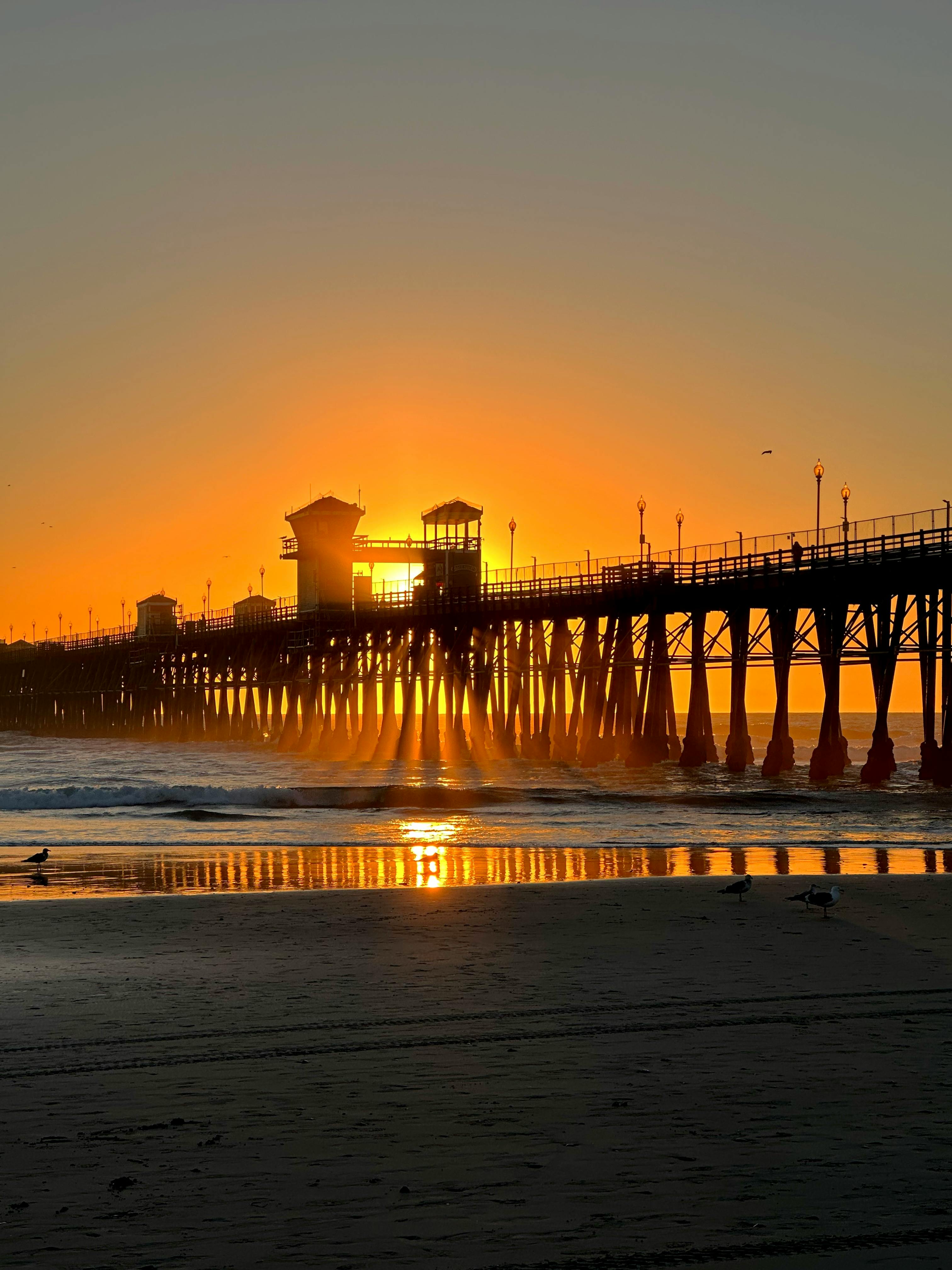 Silhouetted Oceanside Pier, San Diego, California · Free Stock Photo