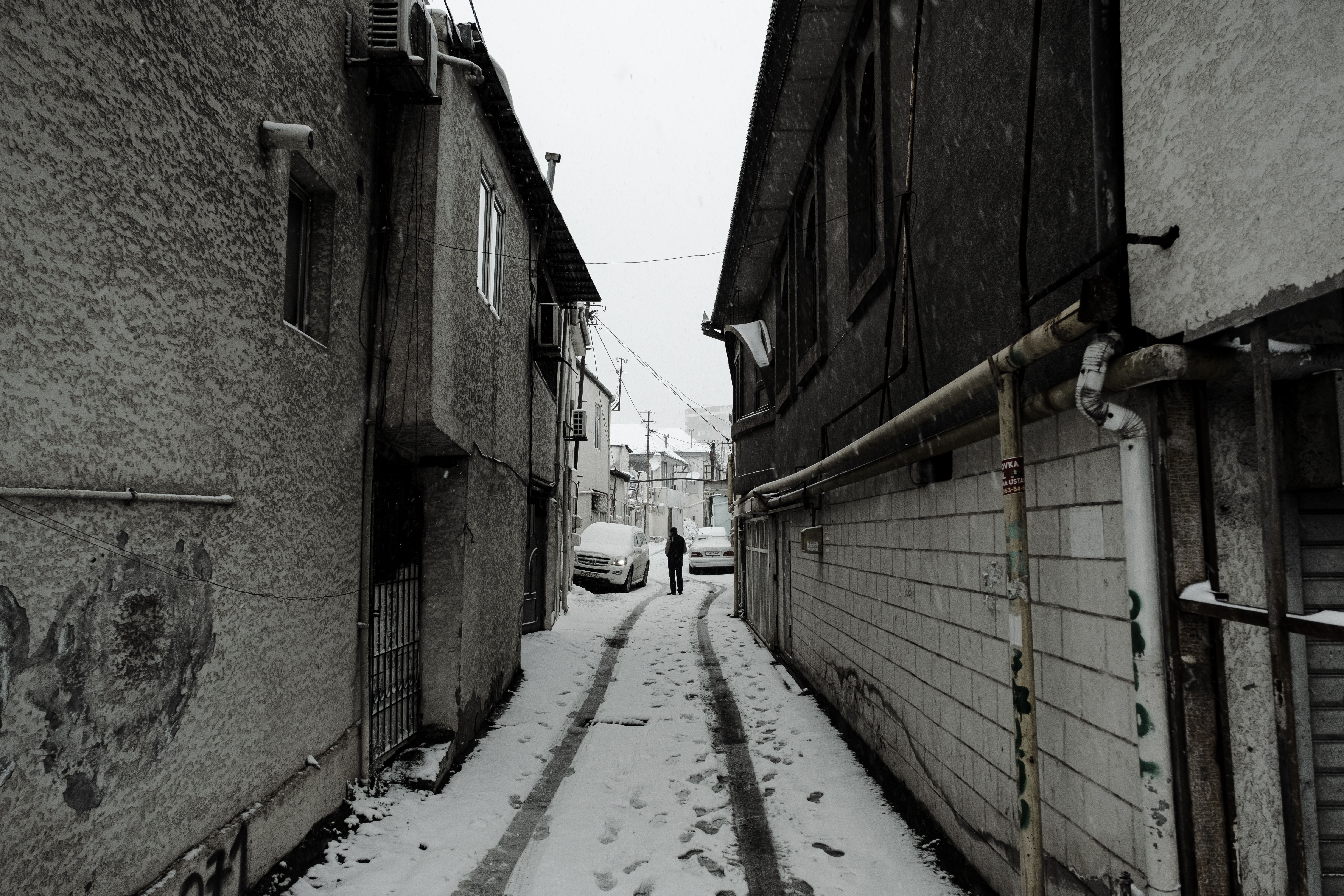 Back Alley in Winter · Free Stock Photo