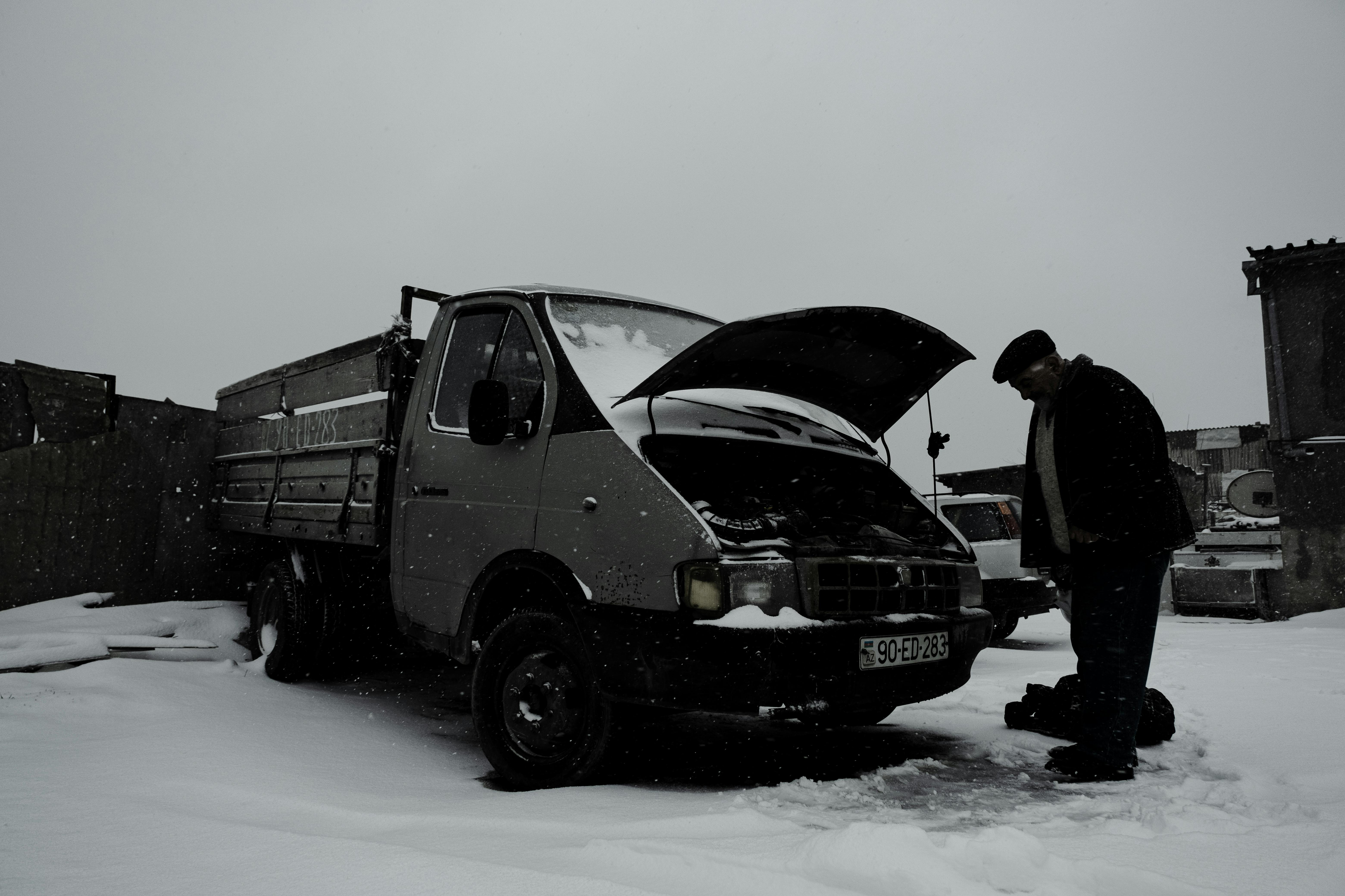 Fixing Truck Photos, Download The BEST Free Fixing Truck Stock Photos ...