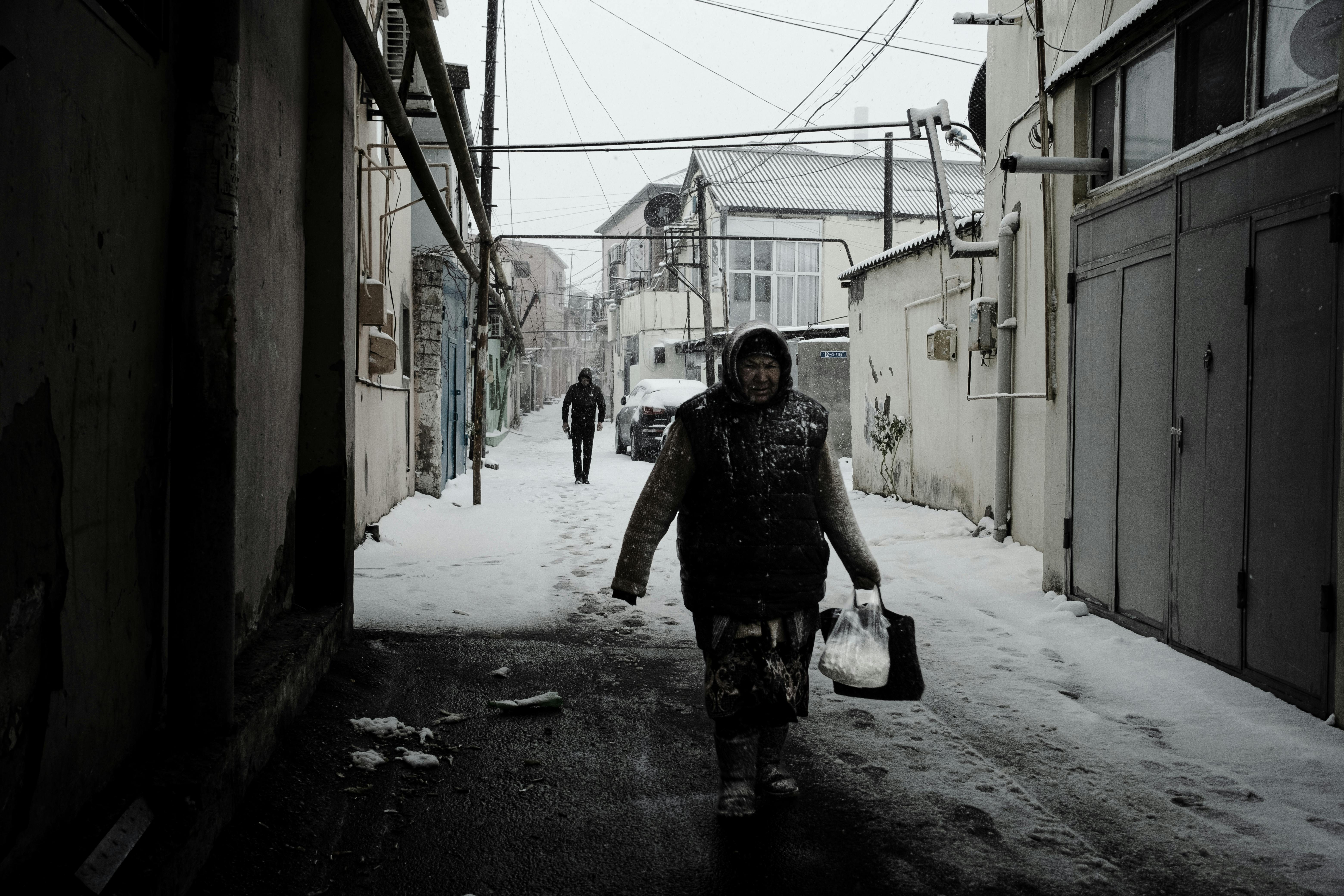 Photo gratuite de allée, bâtiments, chaussée, chute de neige, citadin ...