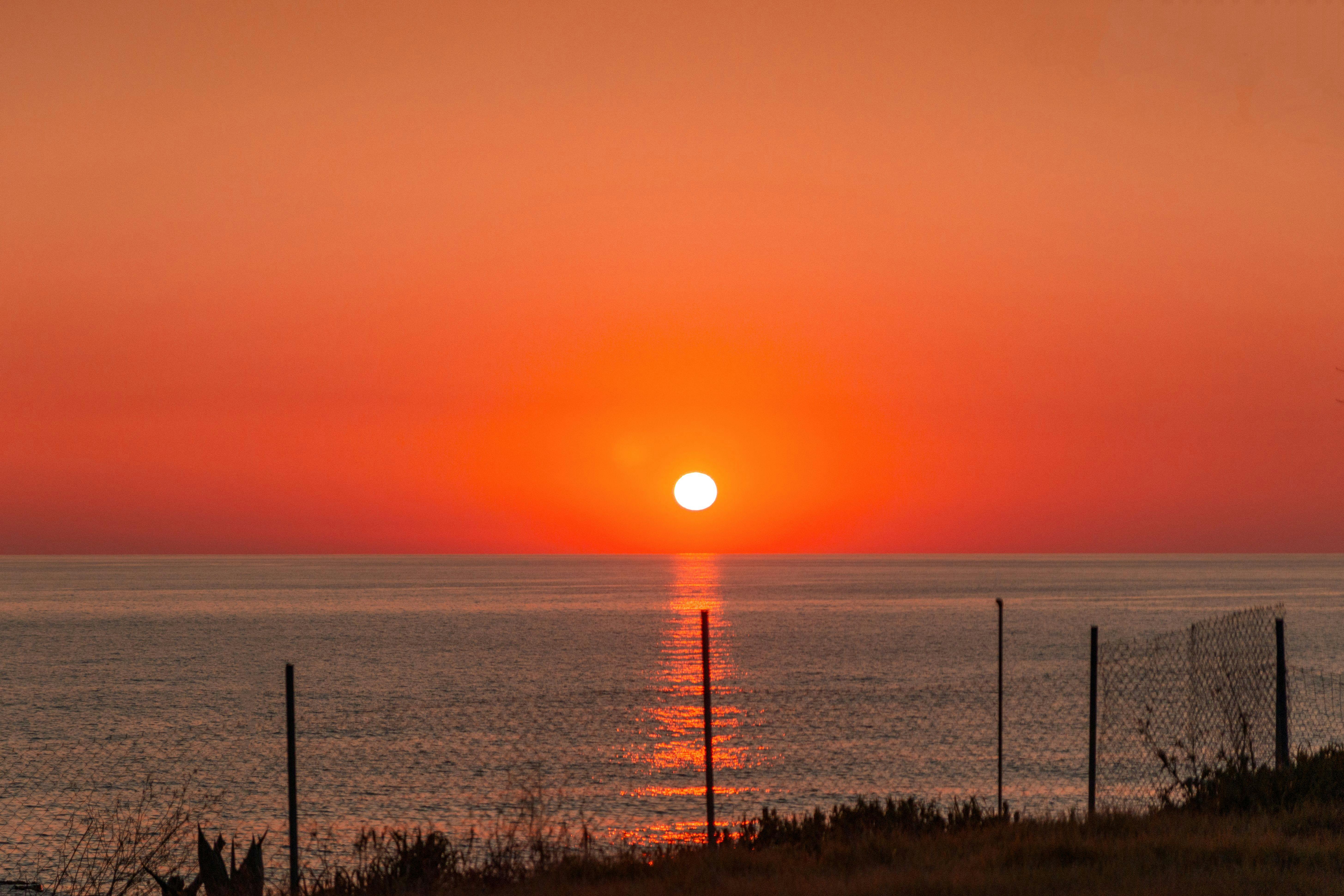 Red Sky over Sea at Sunset · Free Stock Photo