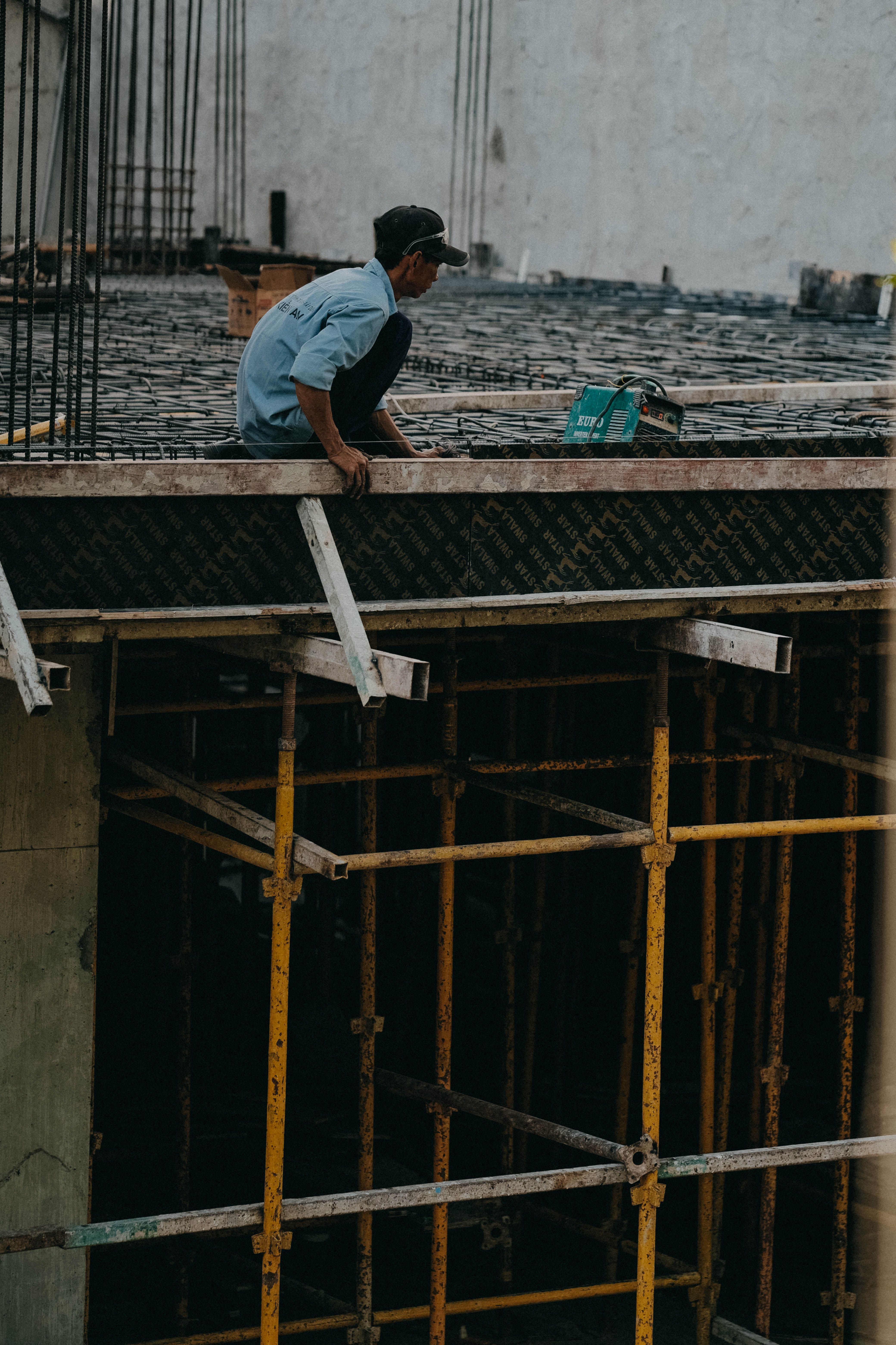 Workers on Building Construction · Free Stock Photo