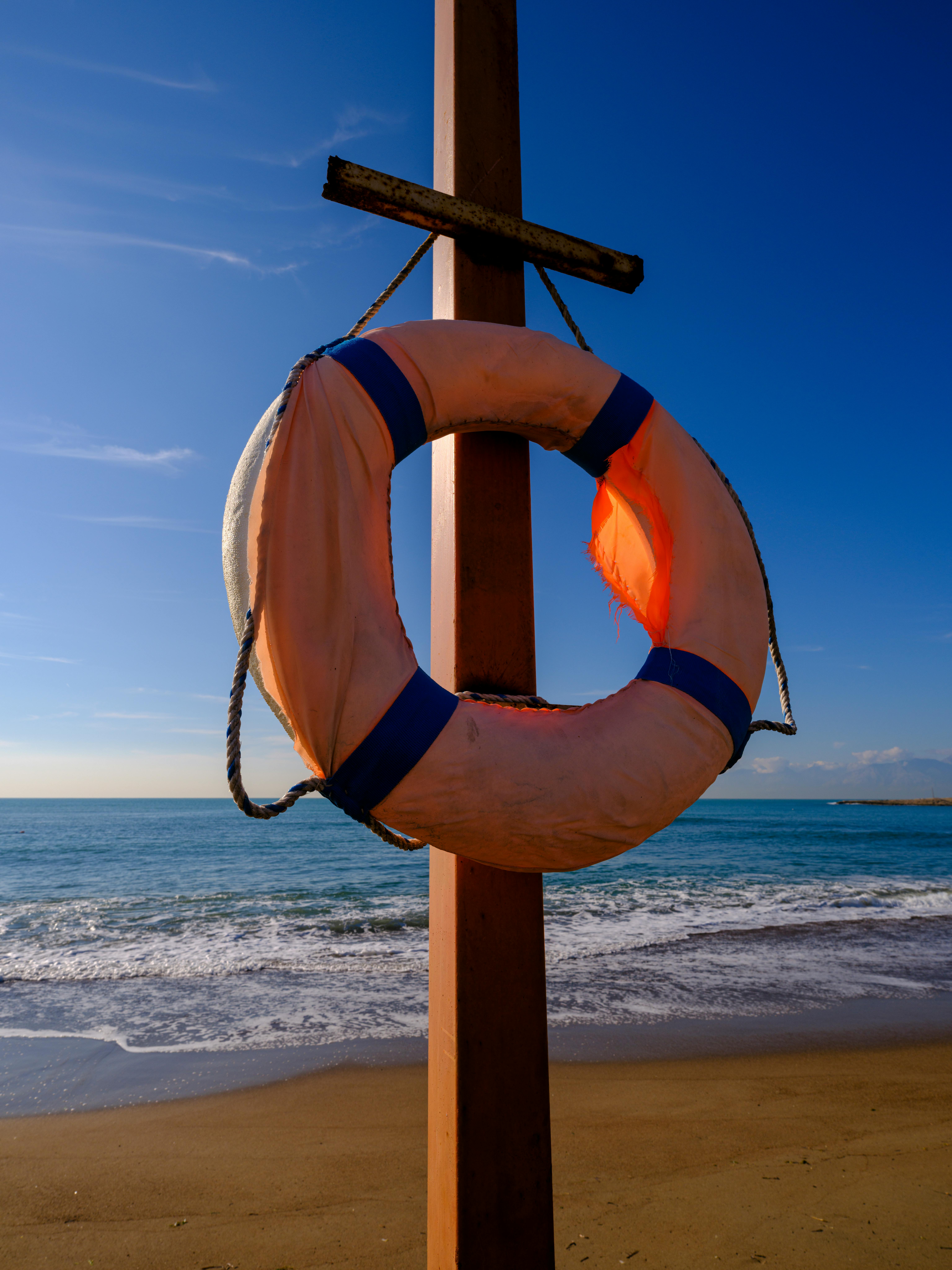 Lifebelt on Pole on Beach · Free Stock Photo