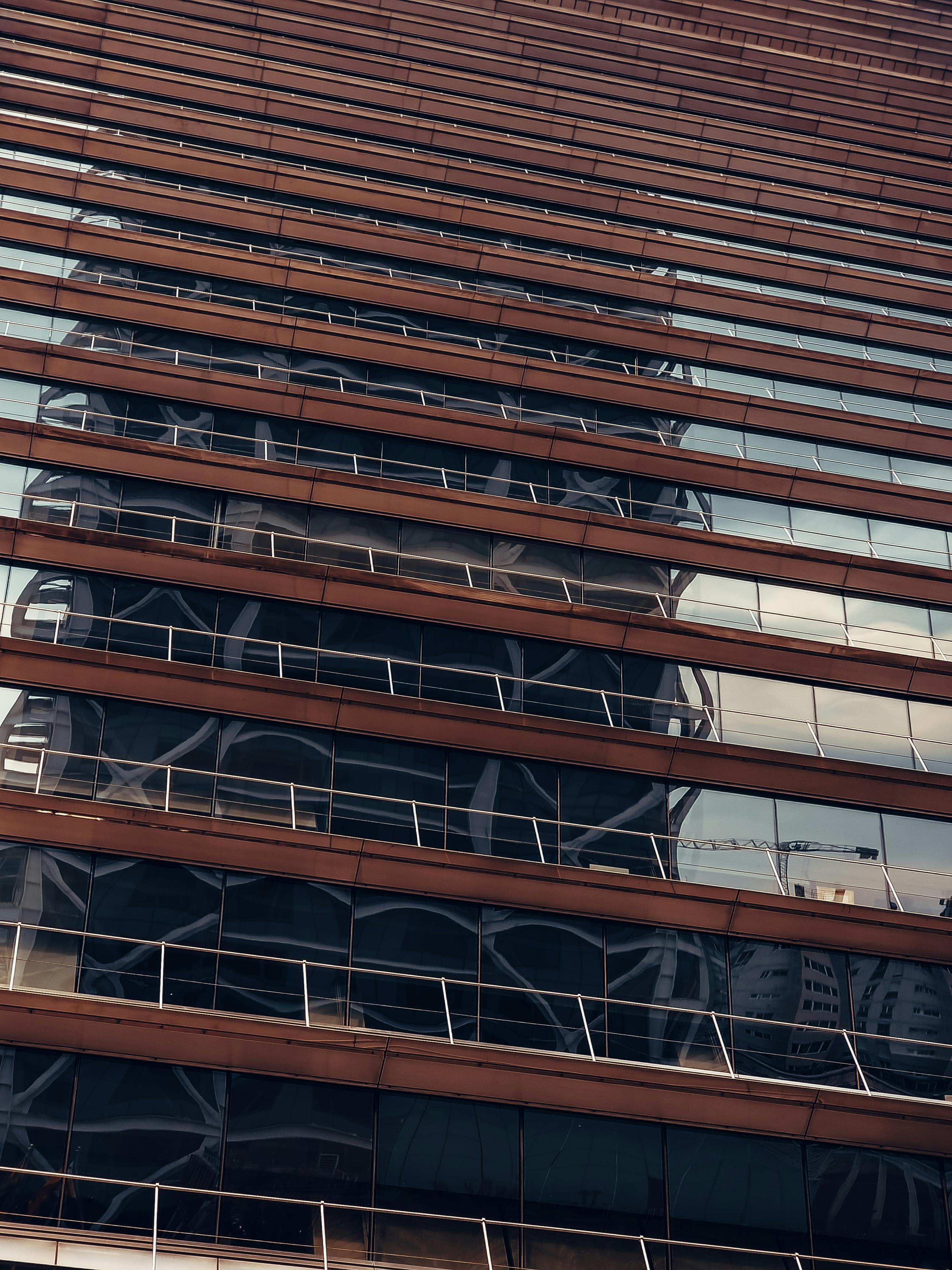 Scaffolding on Skyscraper Wall · Free Stock Photo