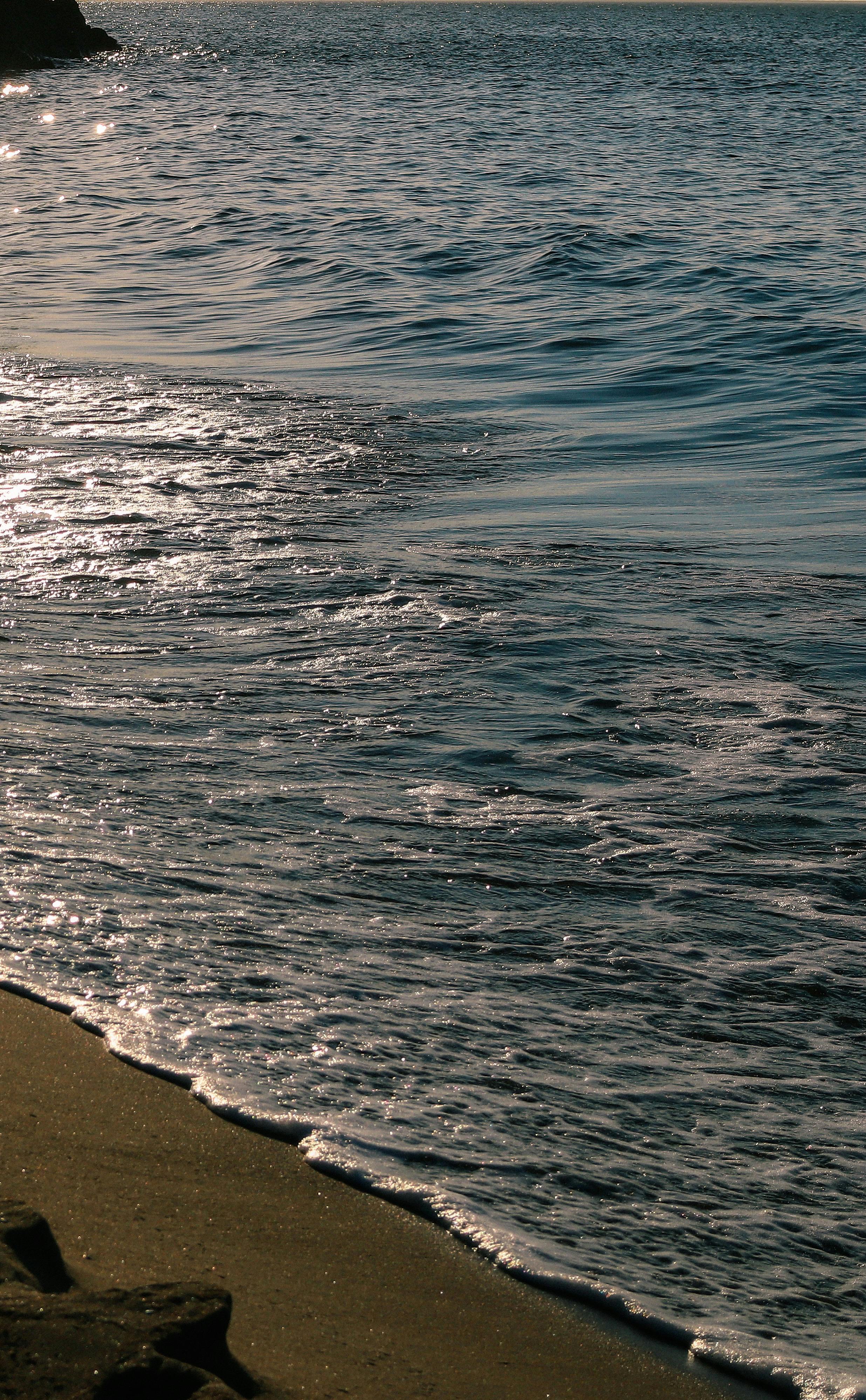 Underwater Waves · Free Stock Photo