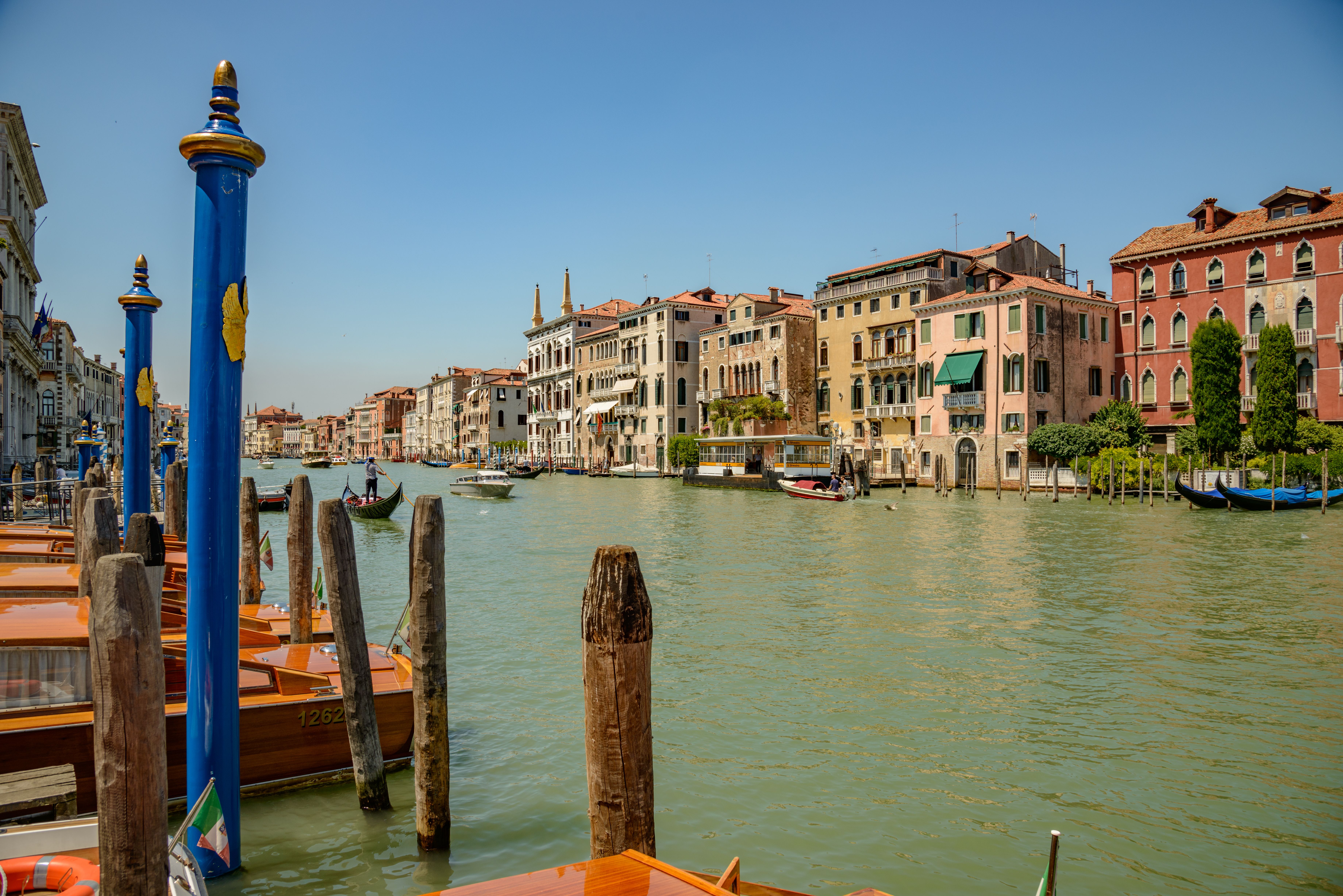 Clear Sky over Canal in Venice · Free Stock Photo
