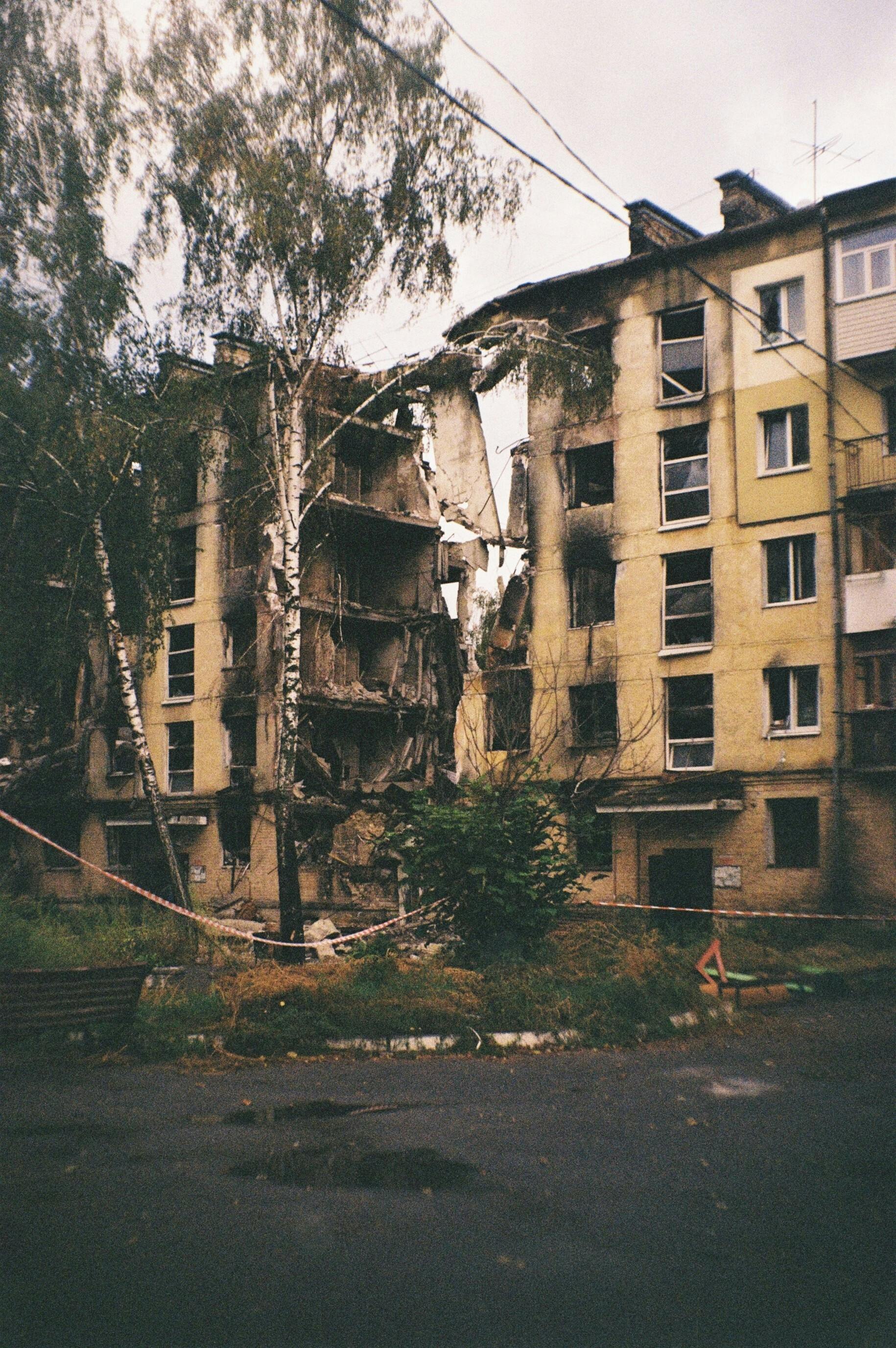 View of a Destroyed Apartment Building in City · Free Stock Photo