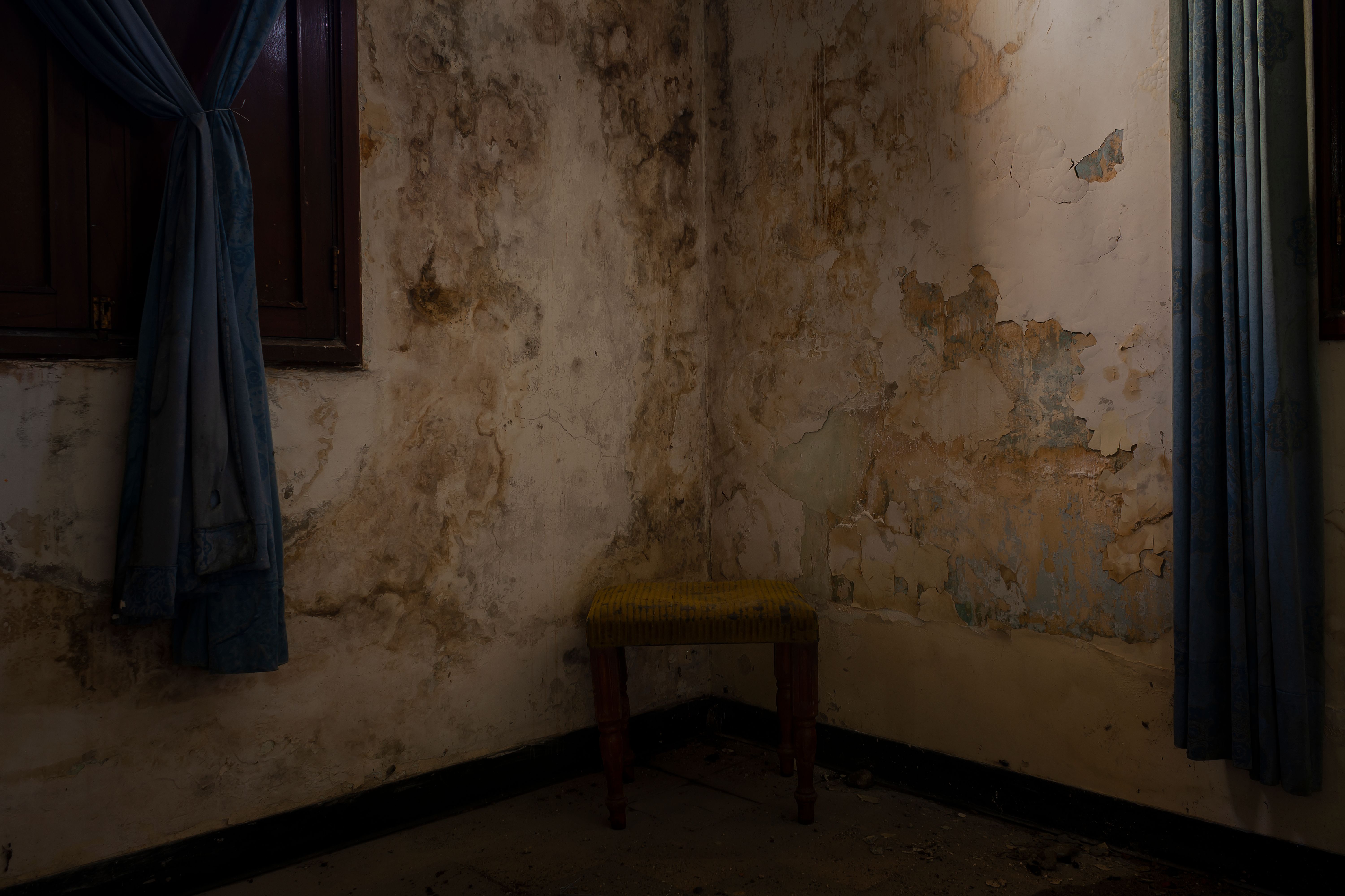 Stool in Corner · Free Stock Photo