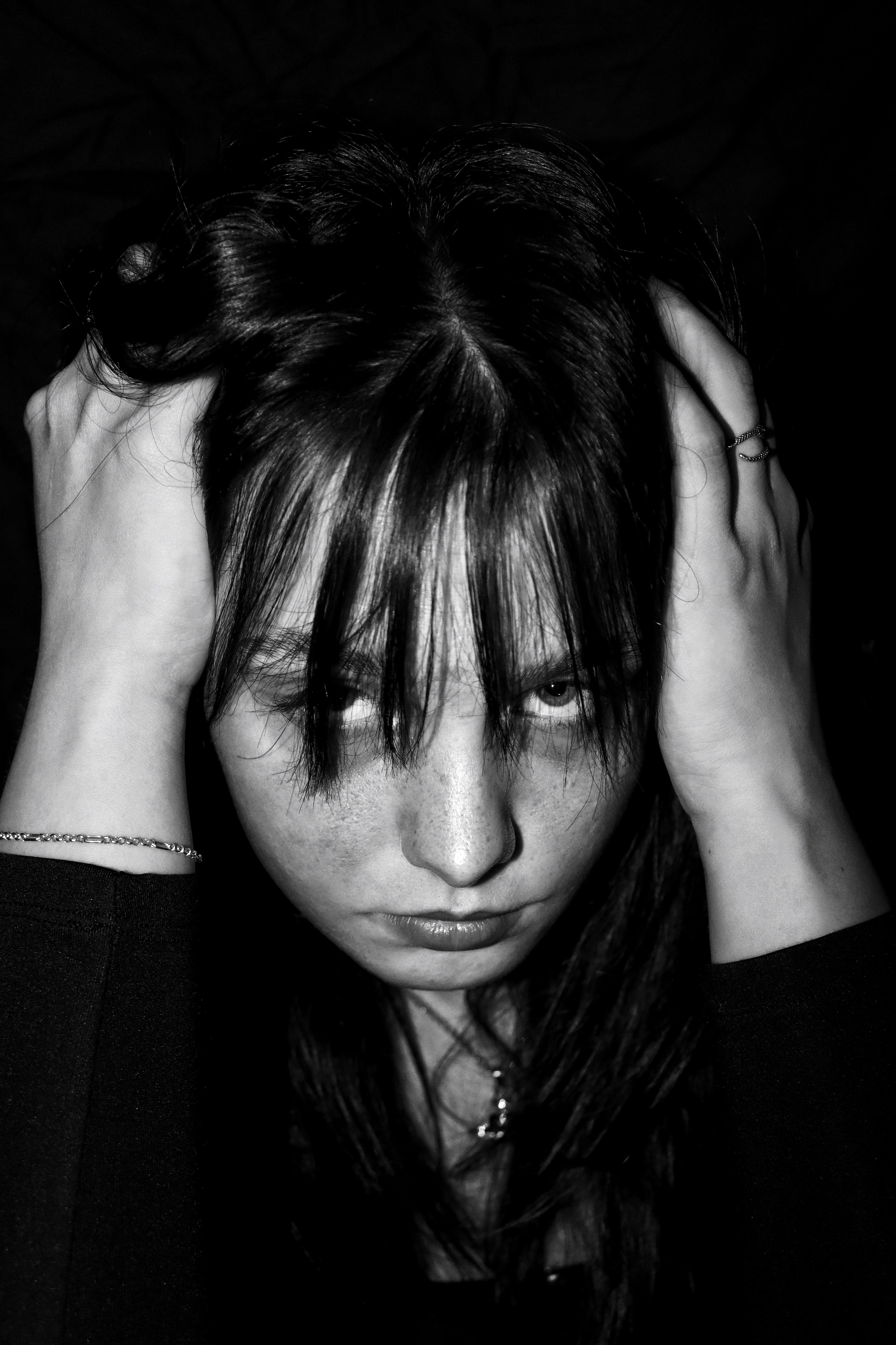 Photo gratuite de adolescent, confusion, incertitude, jeune fille, noir ...