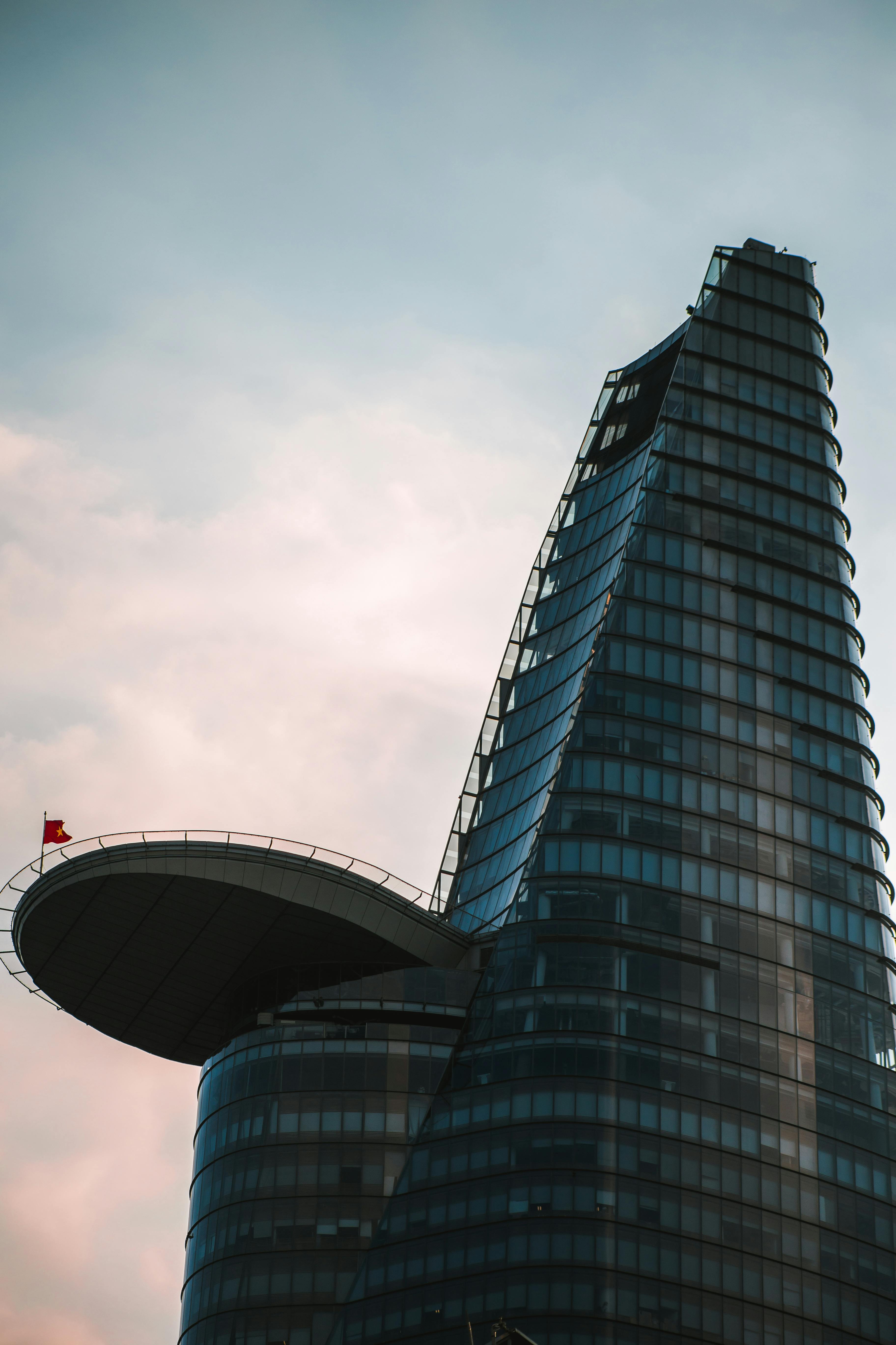 Skyscraper with Helipad · Free Stock Photo