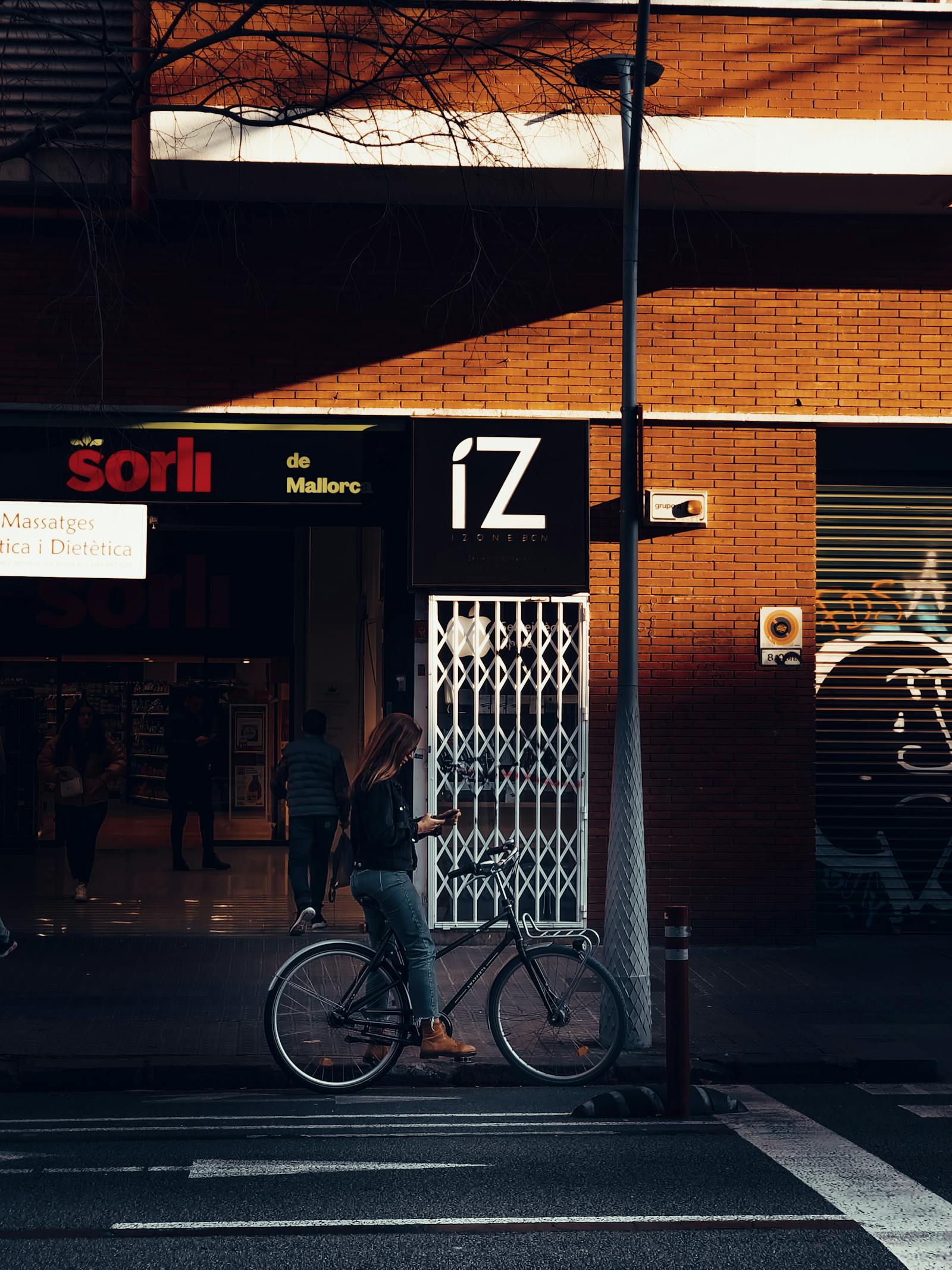 Bike Streetpost Photos, Download The BEST Free Bike Streetpost Stock ...