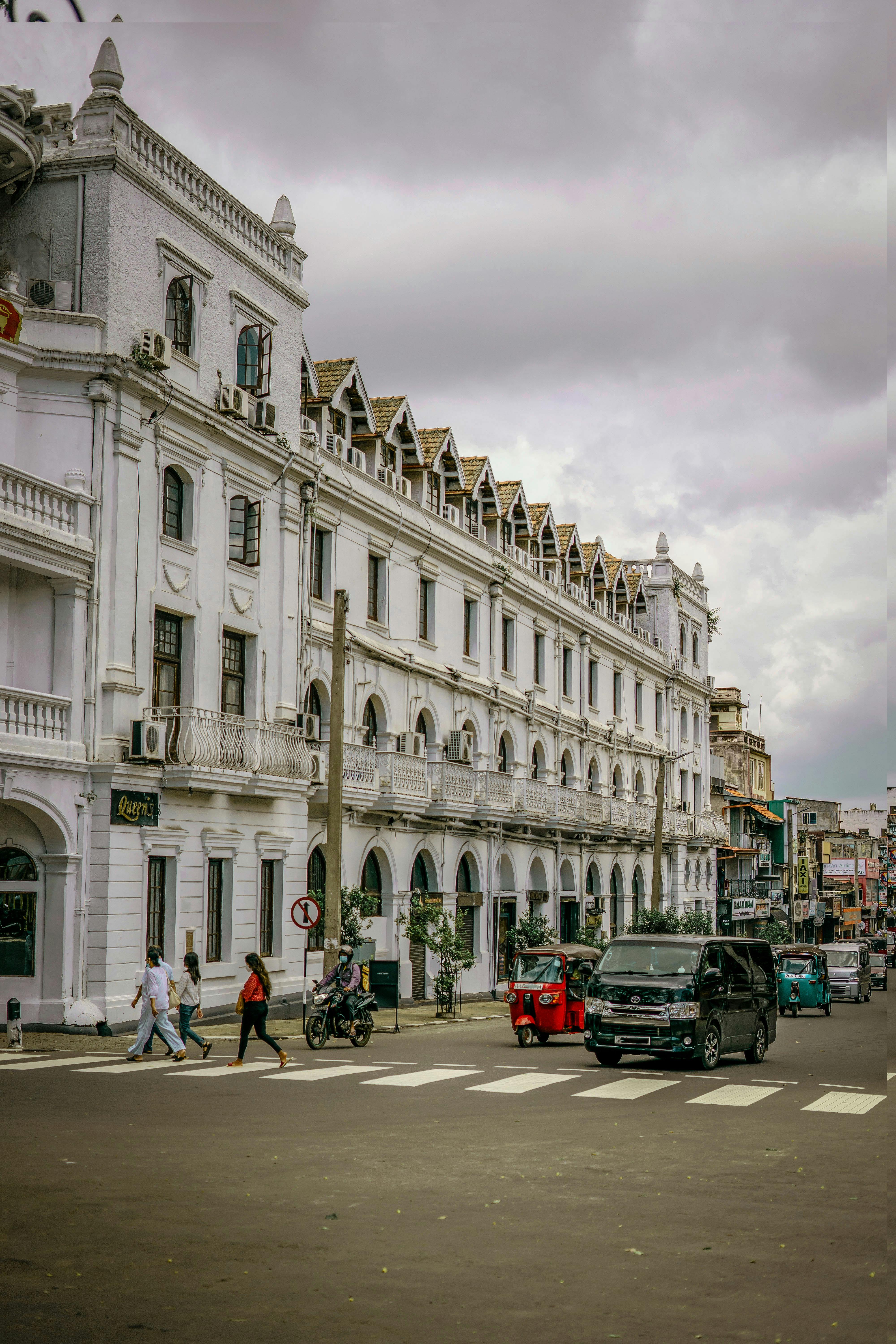 Facade of the Queens Hotel, Kandy, Sri Lanka · Free Stock Photo