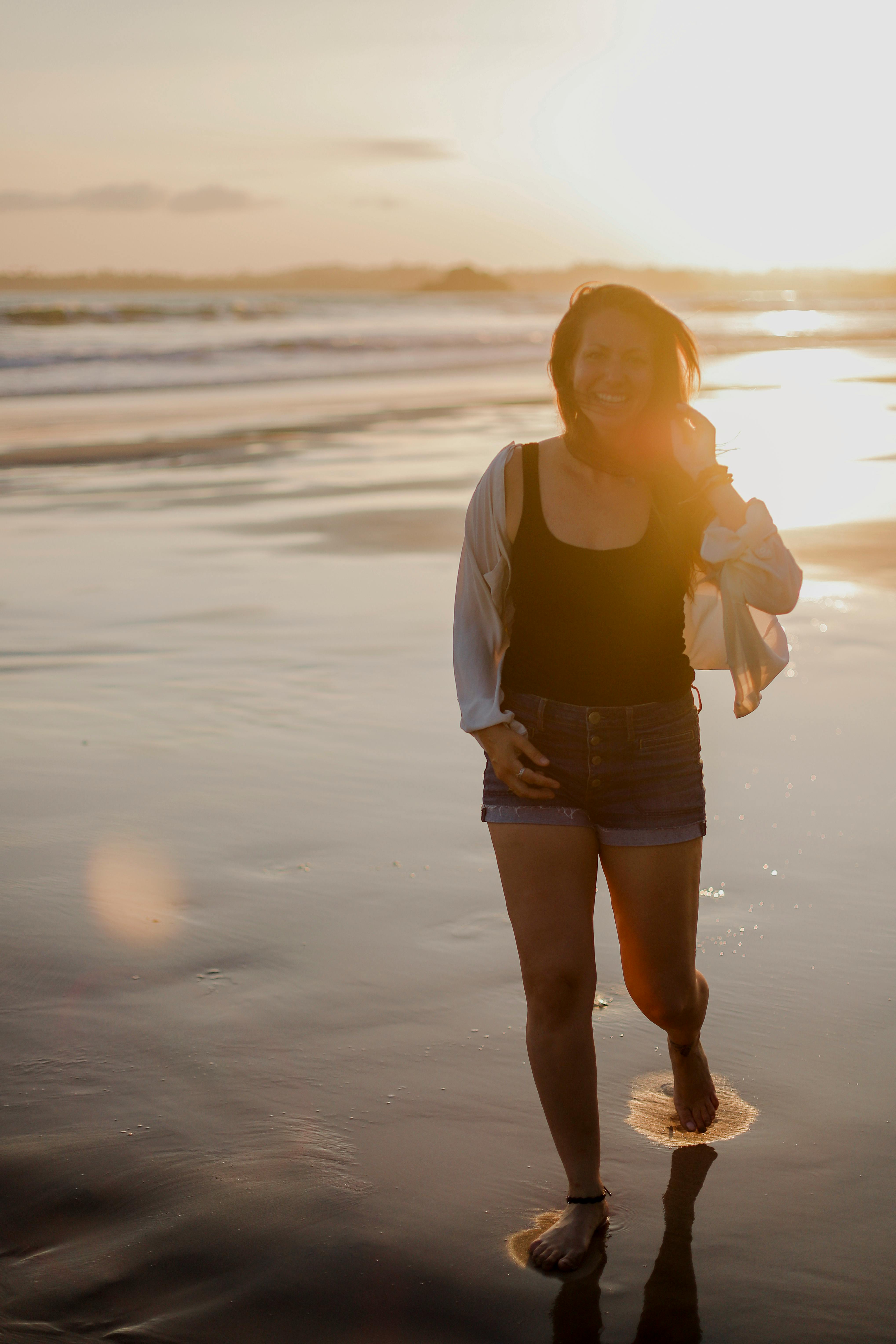 Walking Woman Photos, Download The BEST Free Walking Woman Stock Photos ...