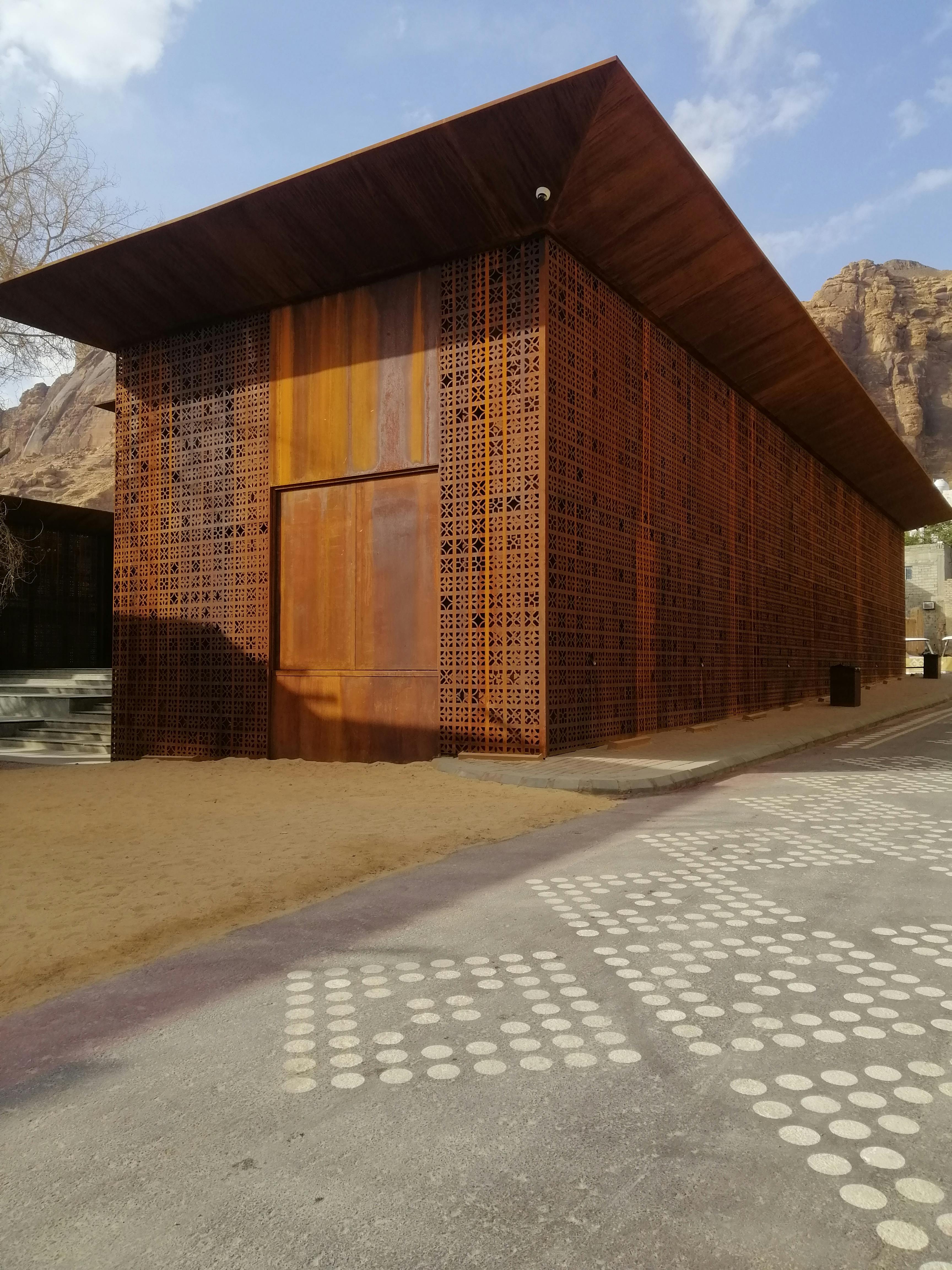 Abandoned Building with Pattern on Walls · Free Stock Photo