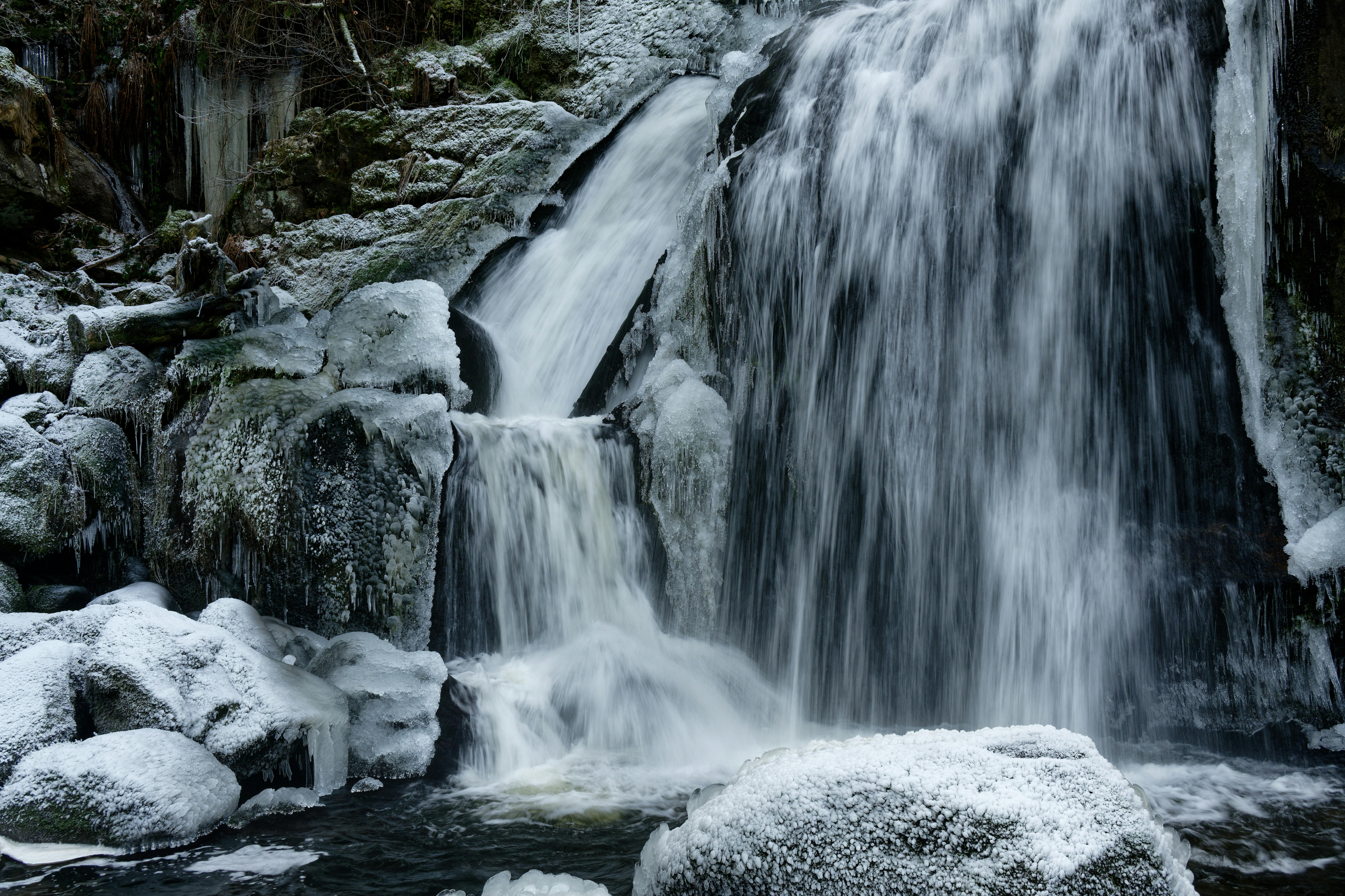 Waterfall in Winter · Free Stock Photo