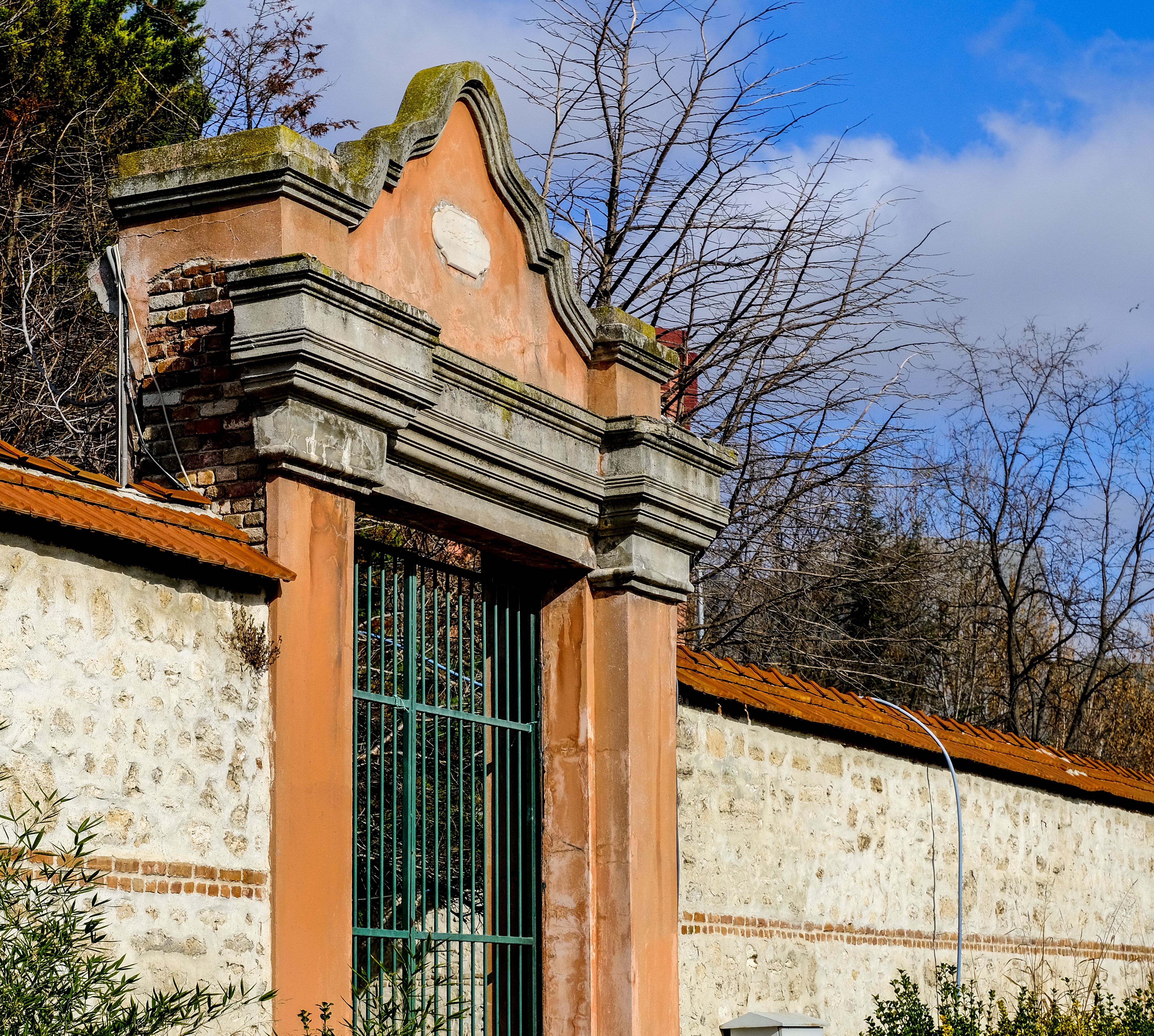 Traditional Gate in Front of a Garden · Free Stock Photo