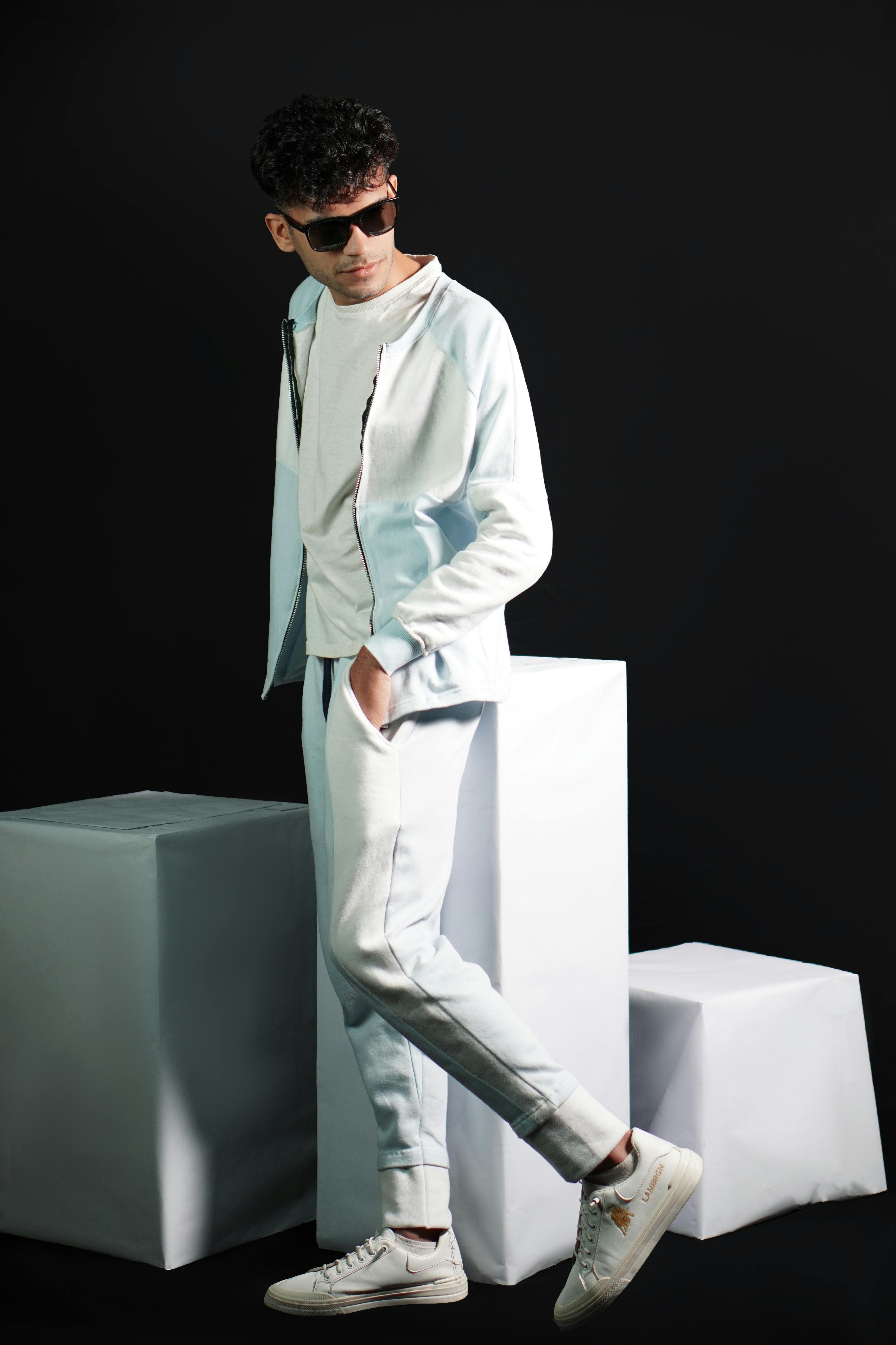 Man Glancing to His Side · Free Stock Photo