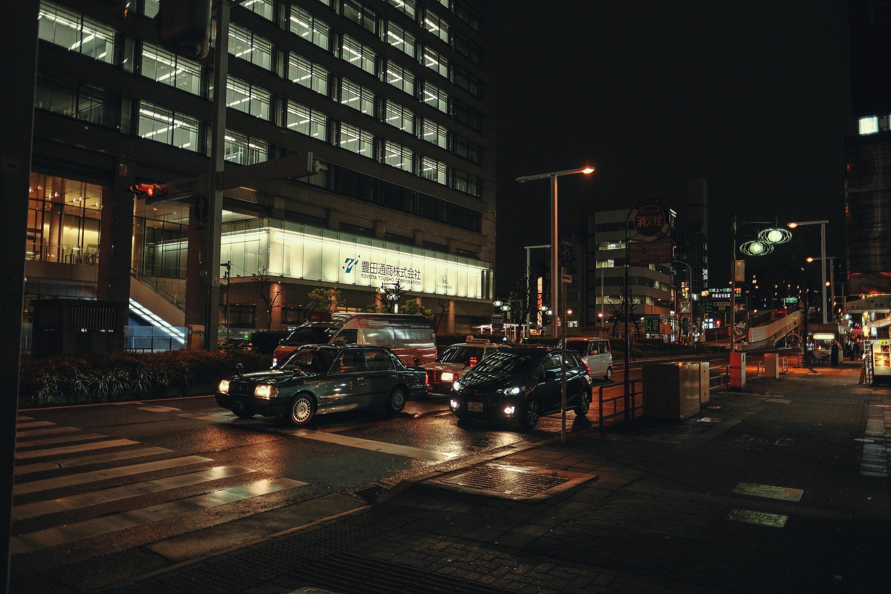 Cars on Road in Traffic at Night · Free Stock Photo