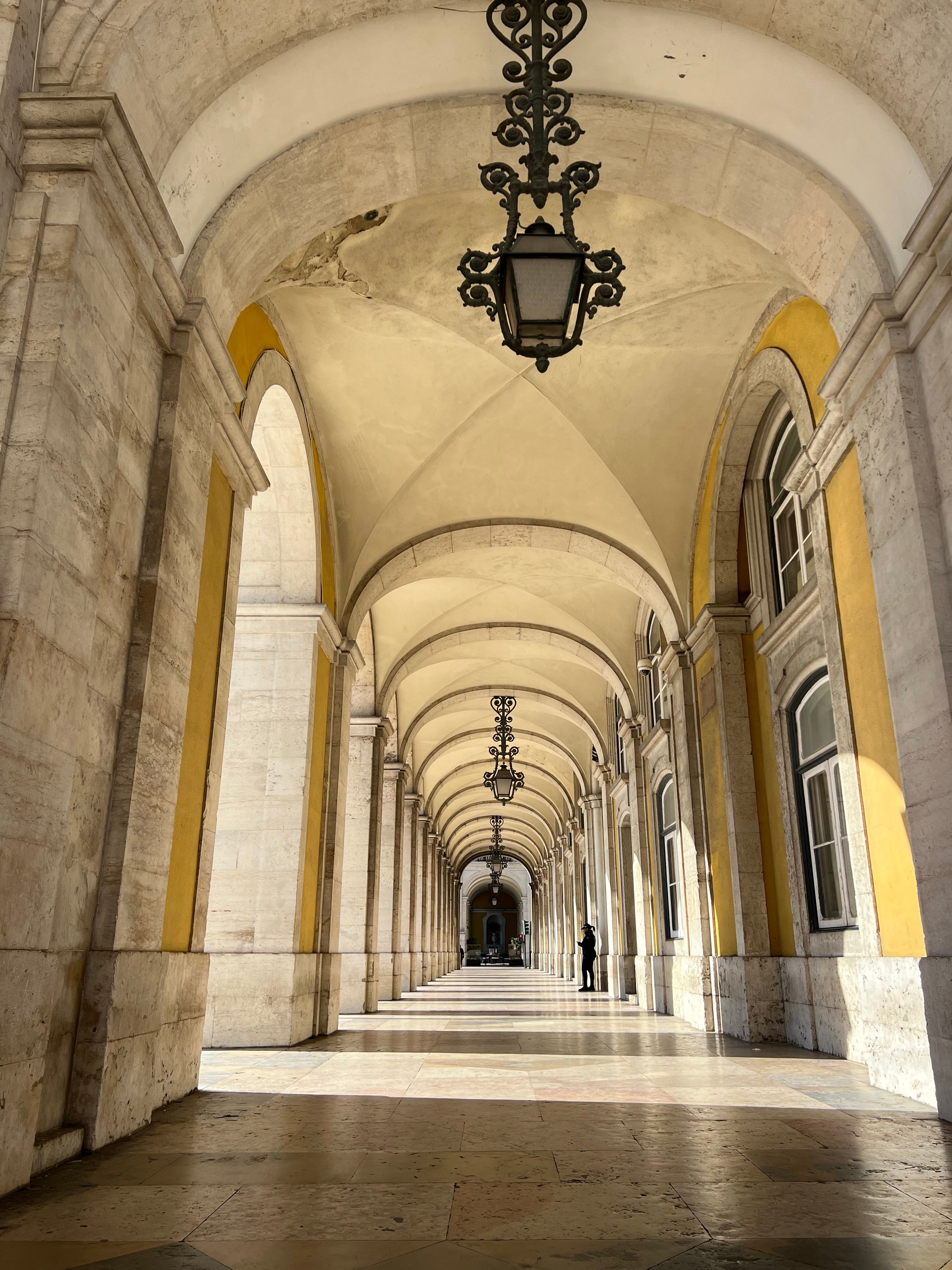 Empty Corridor with Column · Free Stock Photo
