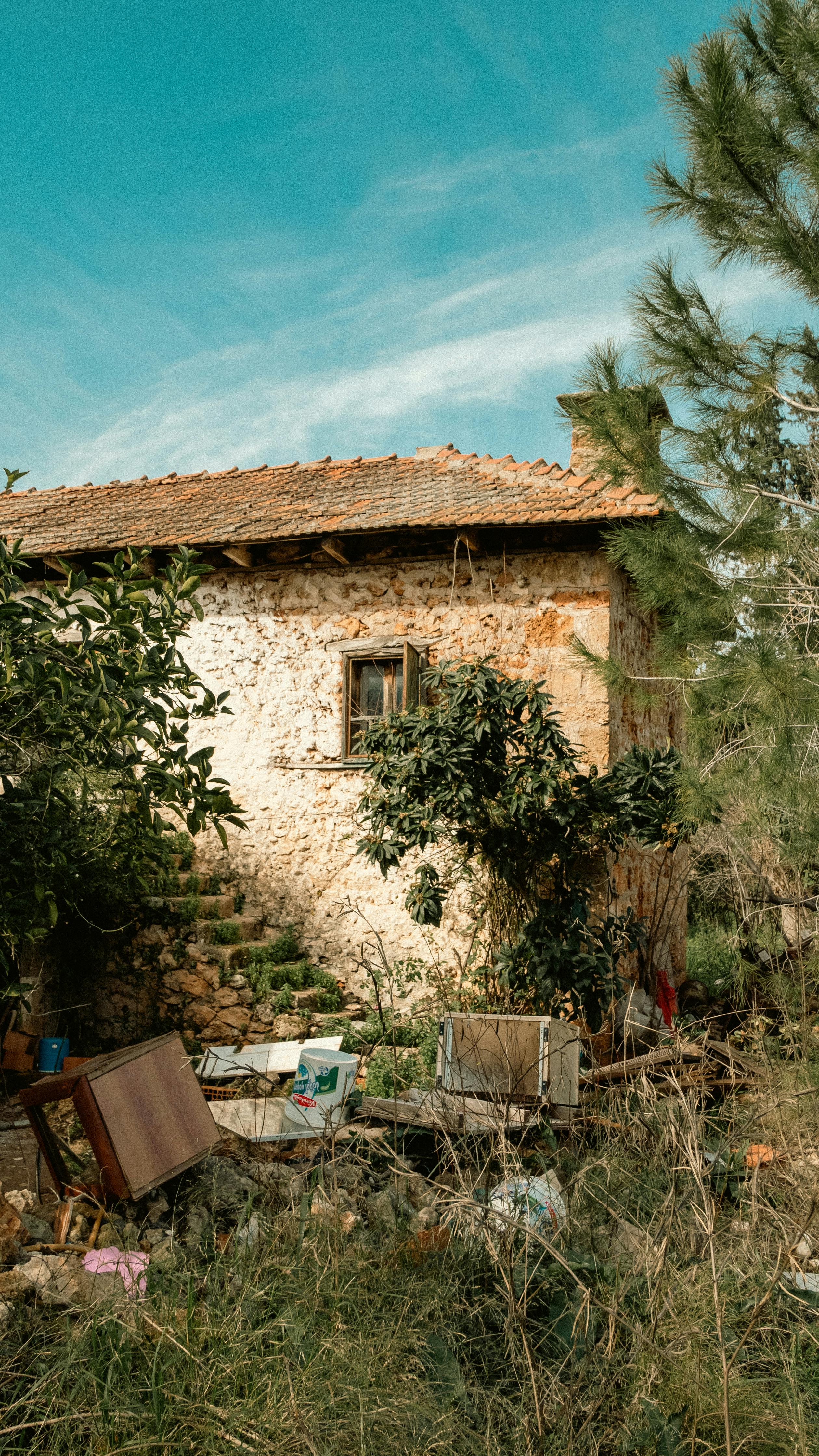 Trash in front of an Abandoned House · Free Stock Photo