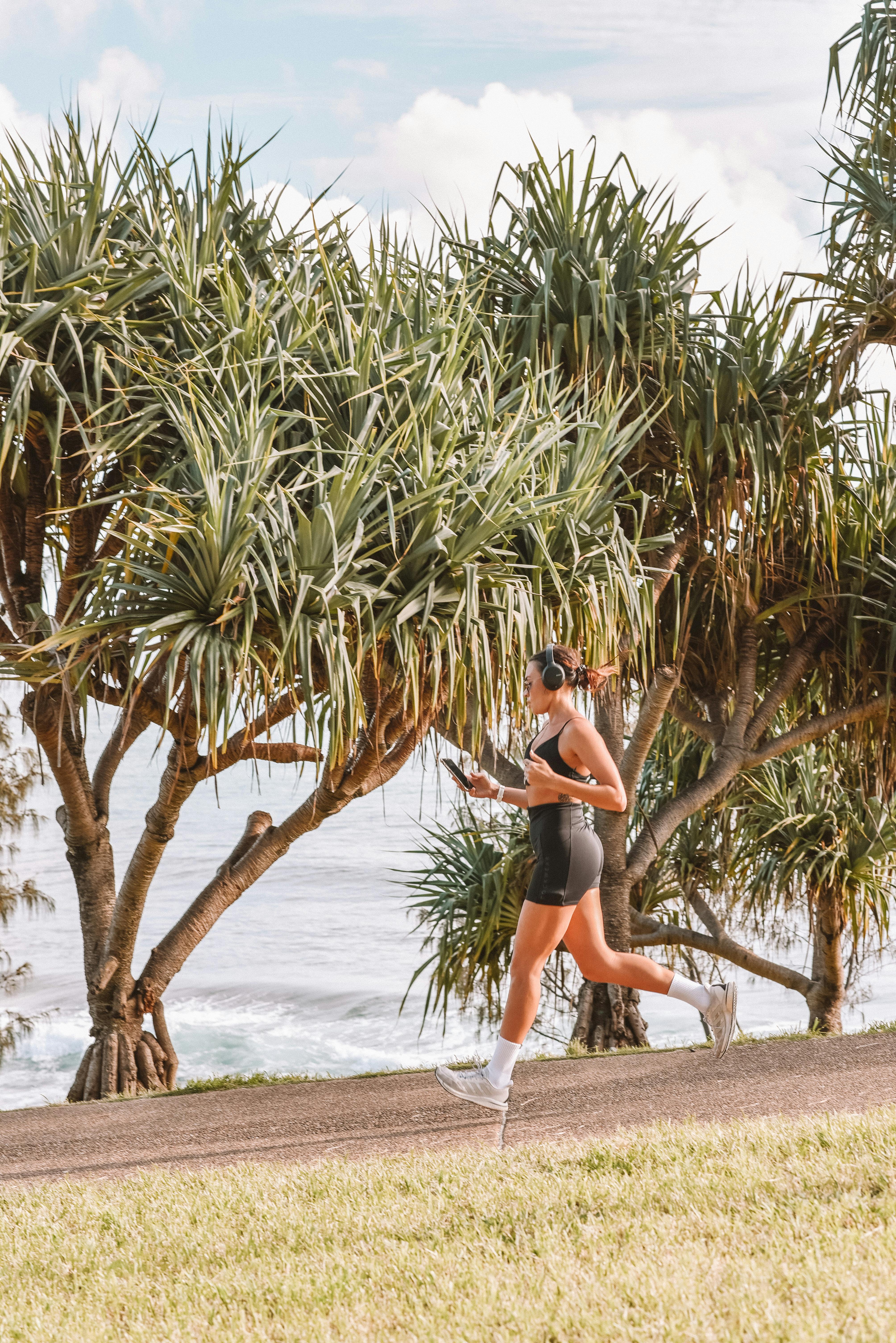 Run Beach With Headphones Photos, Download The BEST Free Run Beach With ...