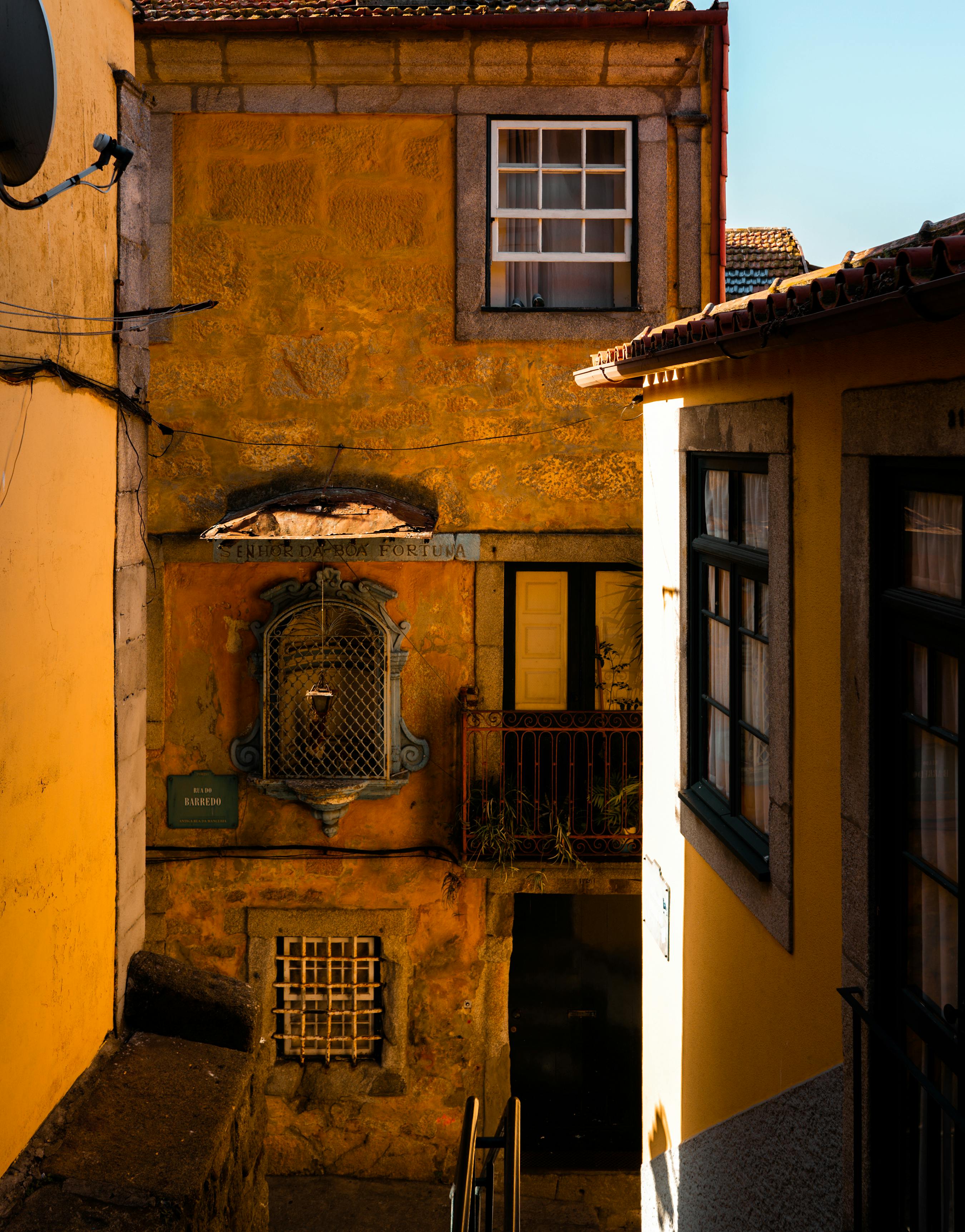 Yellow Buildings Photos, Download The BEST Free Yellow Buildings Stock ...