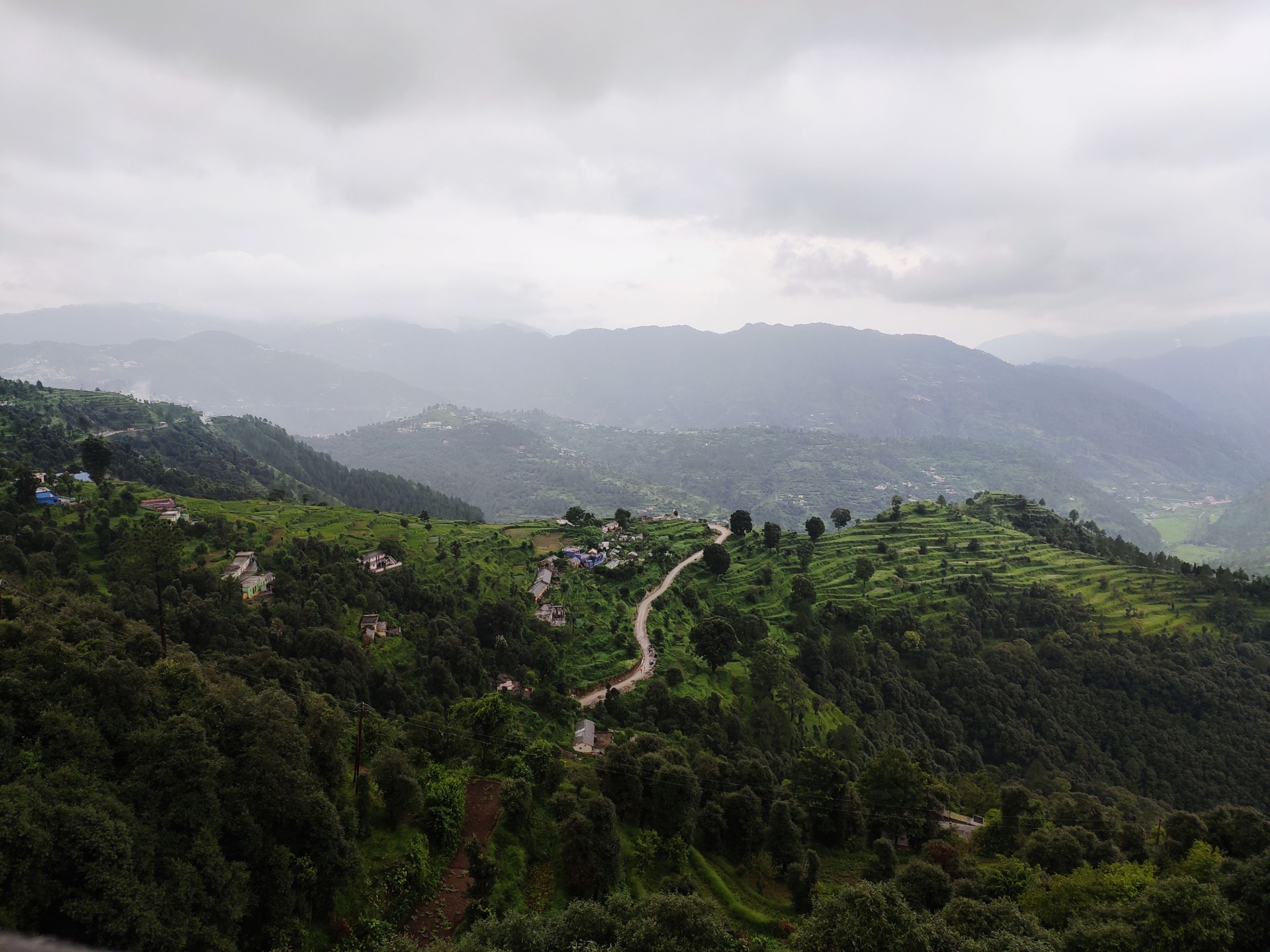 Green Valley between Hills · Free Stock Photo
