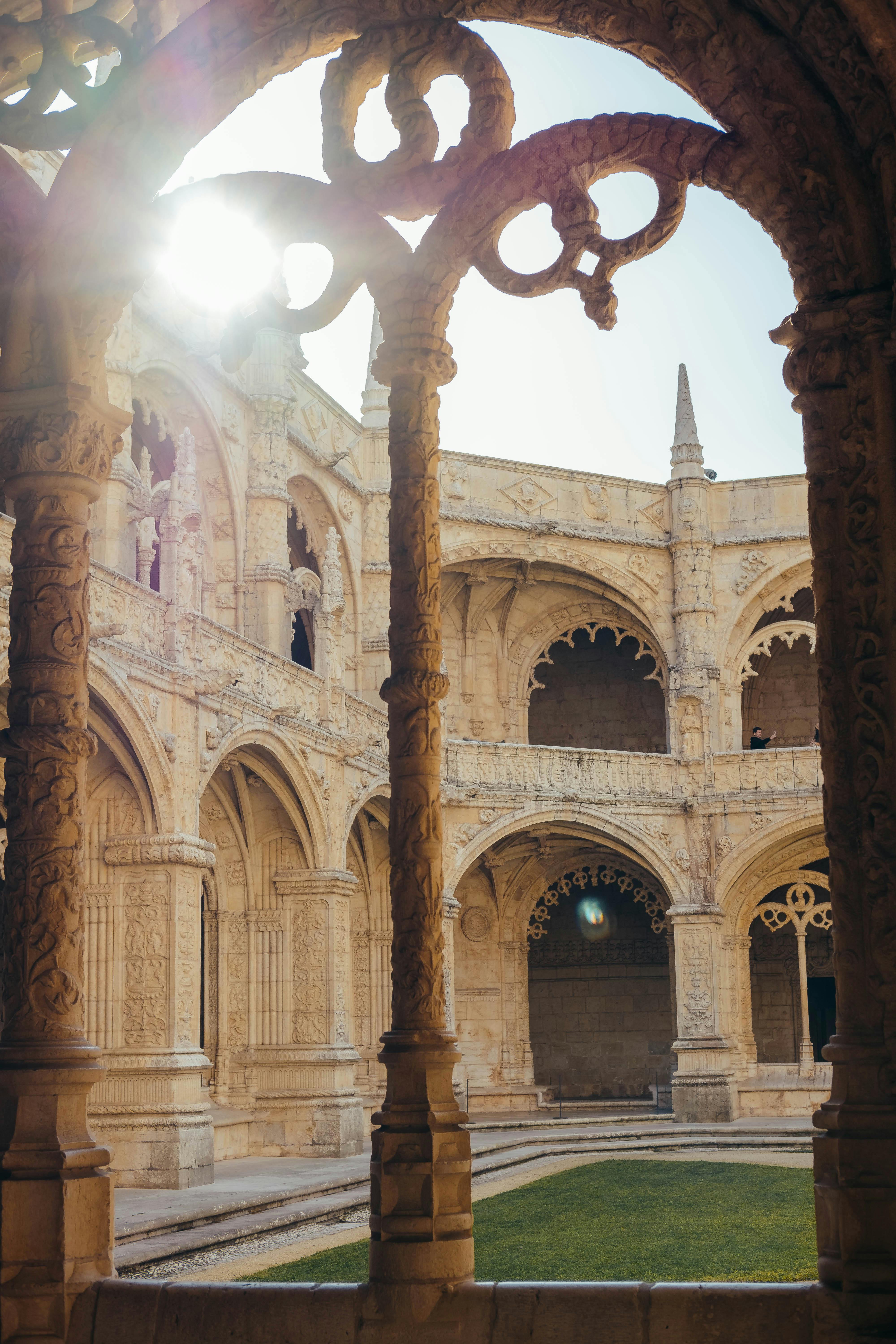 Window with a View of the Palace · Free Stock Photo