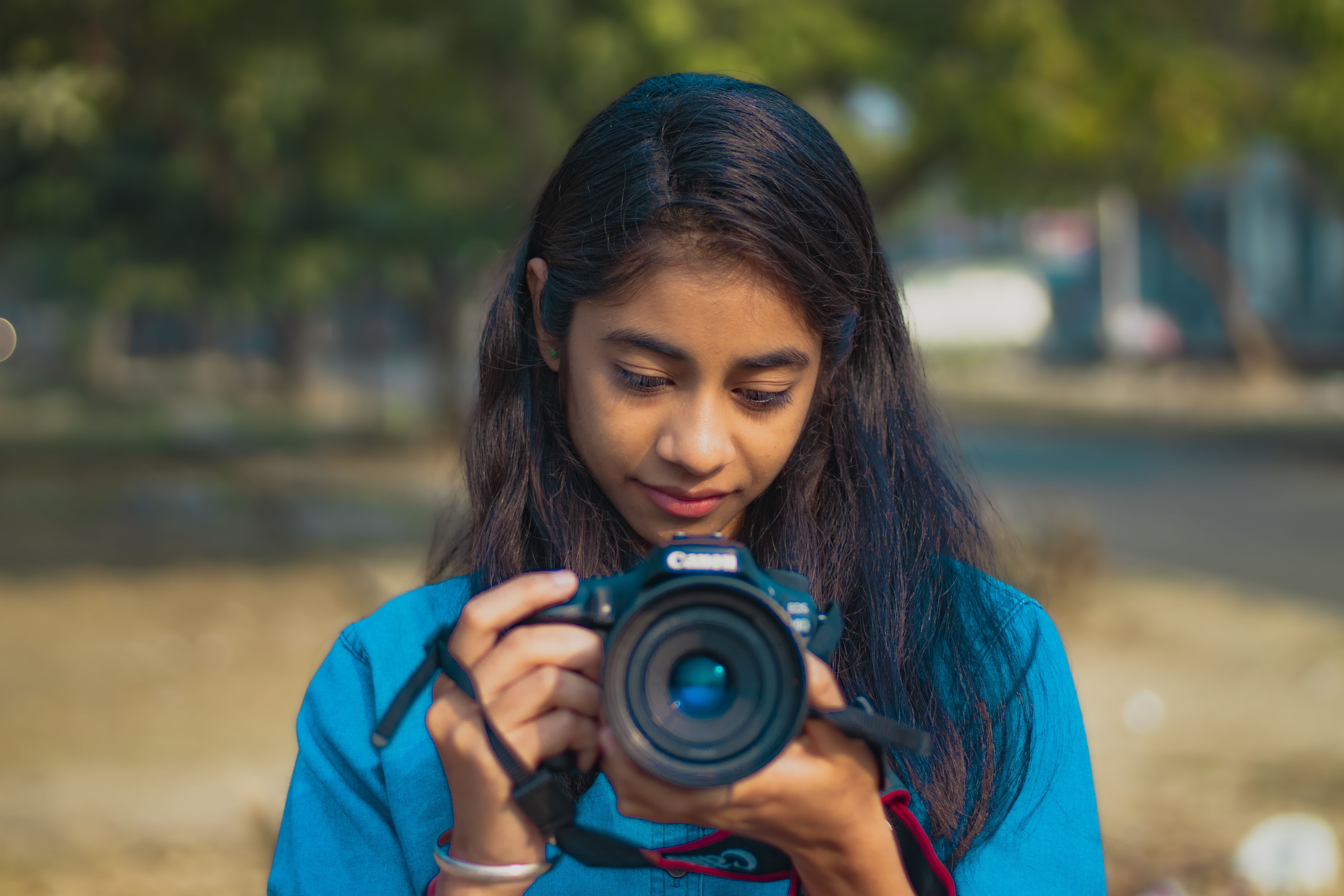 Model clicking photos with dslr · Free Stock Photo