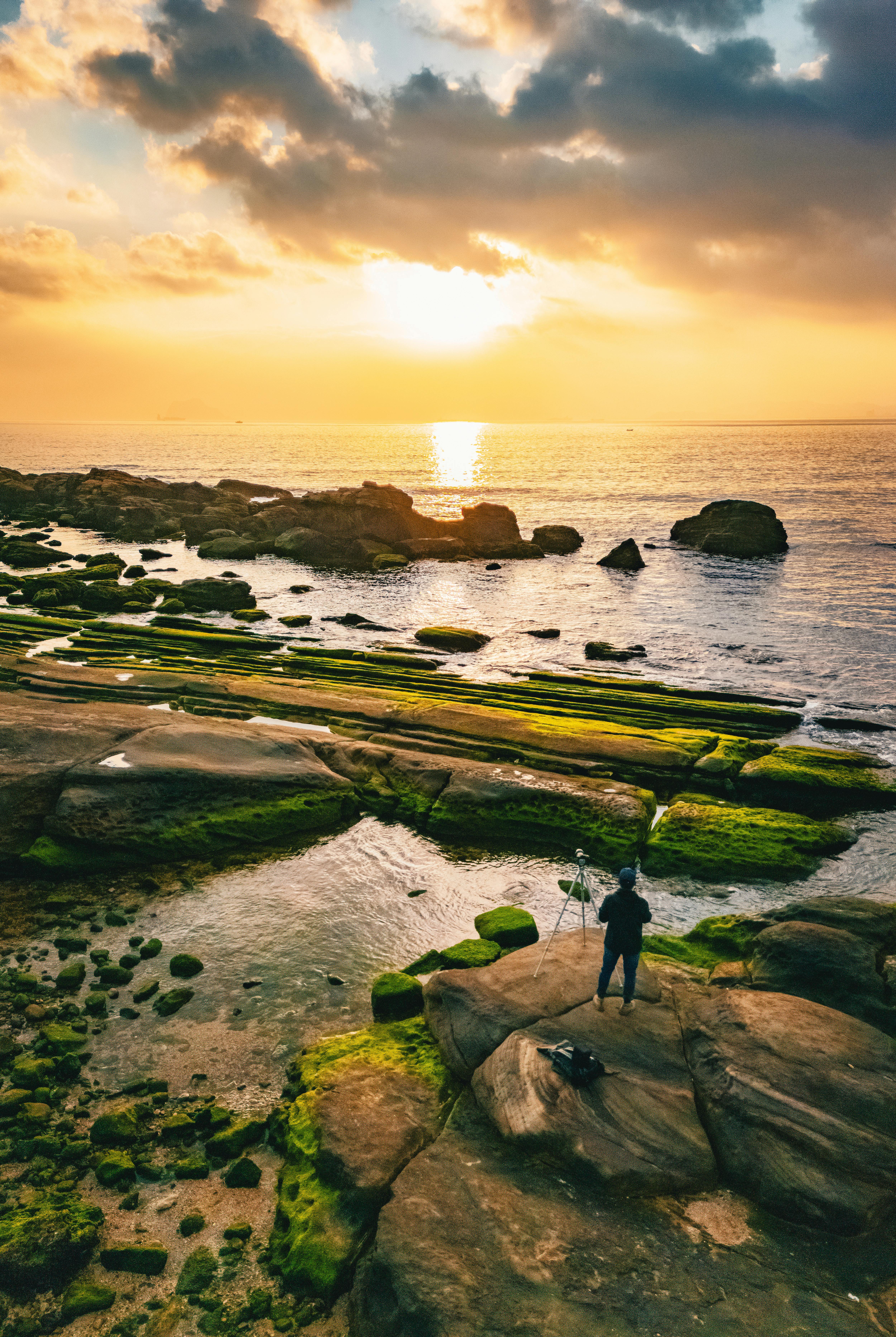 Rocks Forming Arch on Beach · Free Stock Photo
