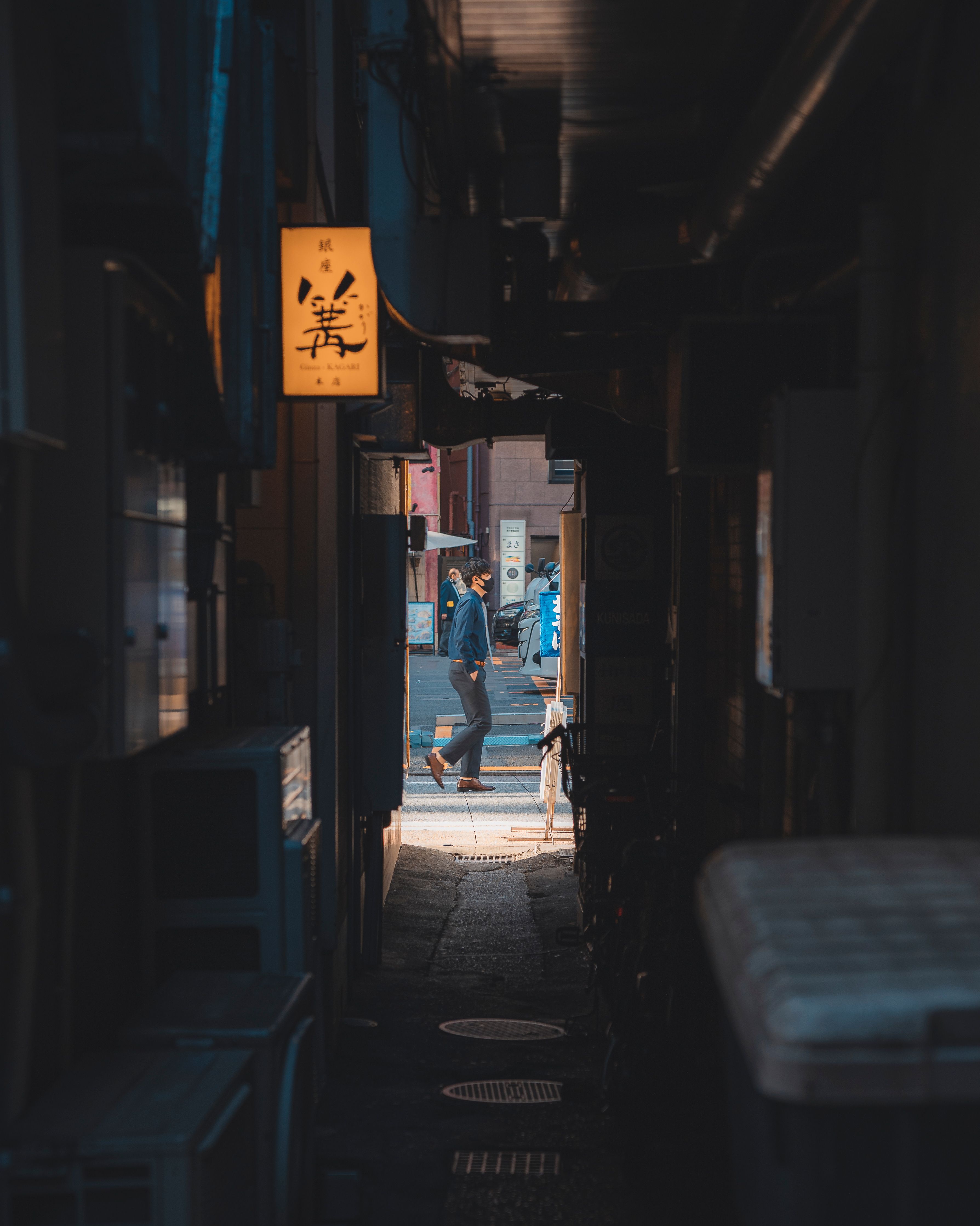 Steps in a Narrow Alley · Free Stock Photo