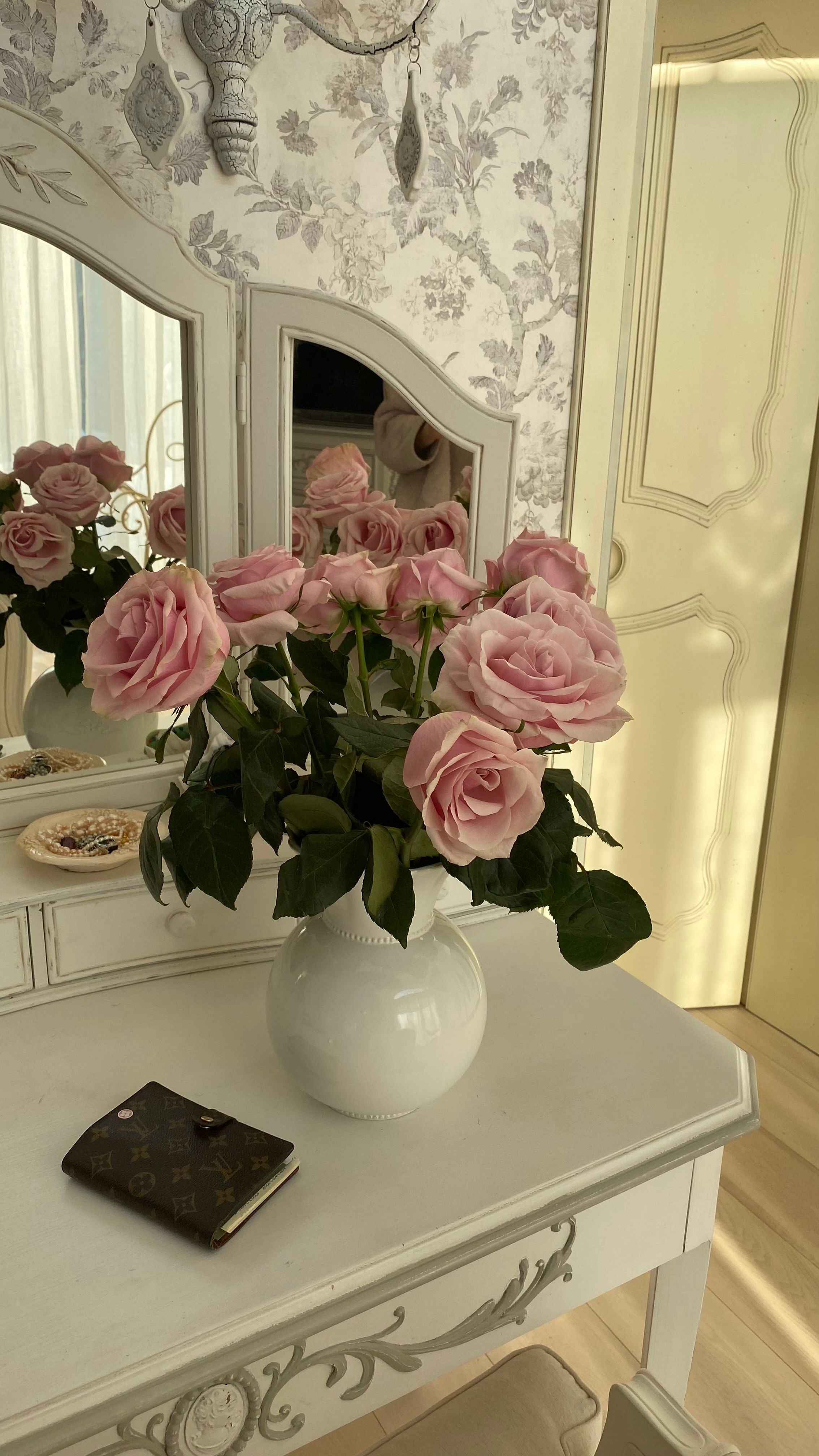 Pink Roses in a Vase on a Vanity Mirror · Free Stock Photo