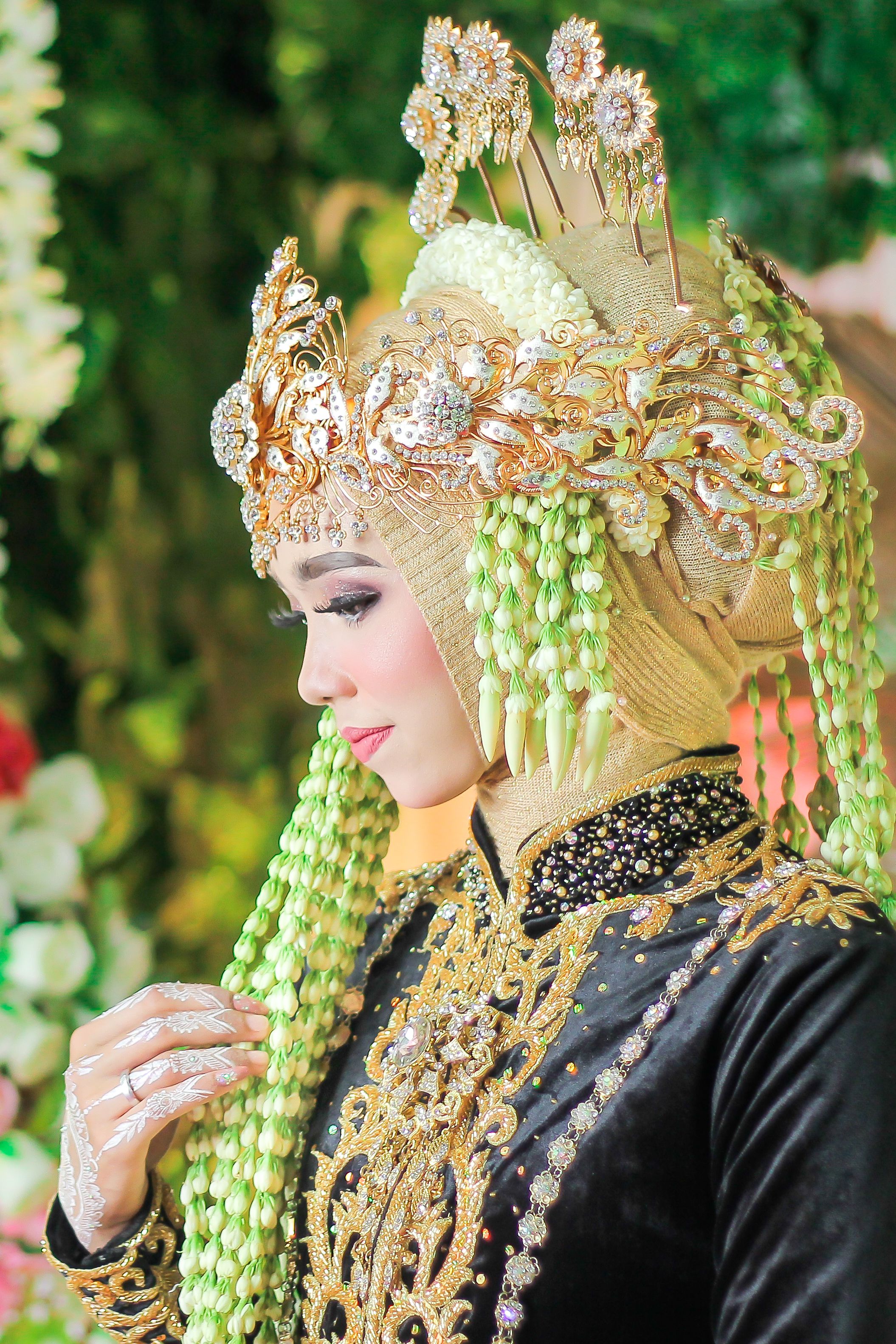 Bride with Golden Decorations on Head · Free Stock Photo