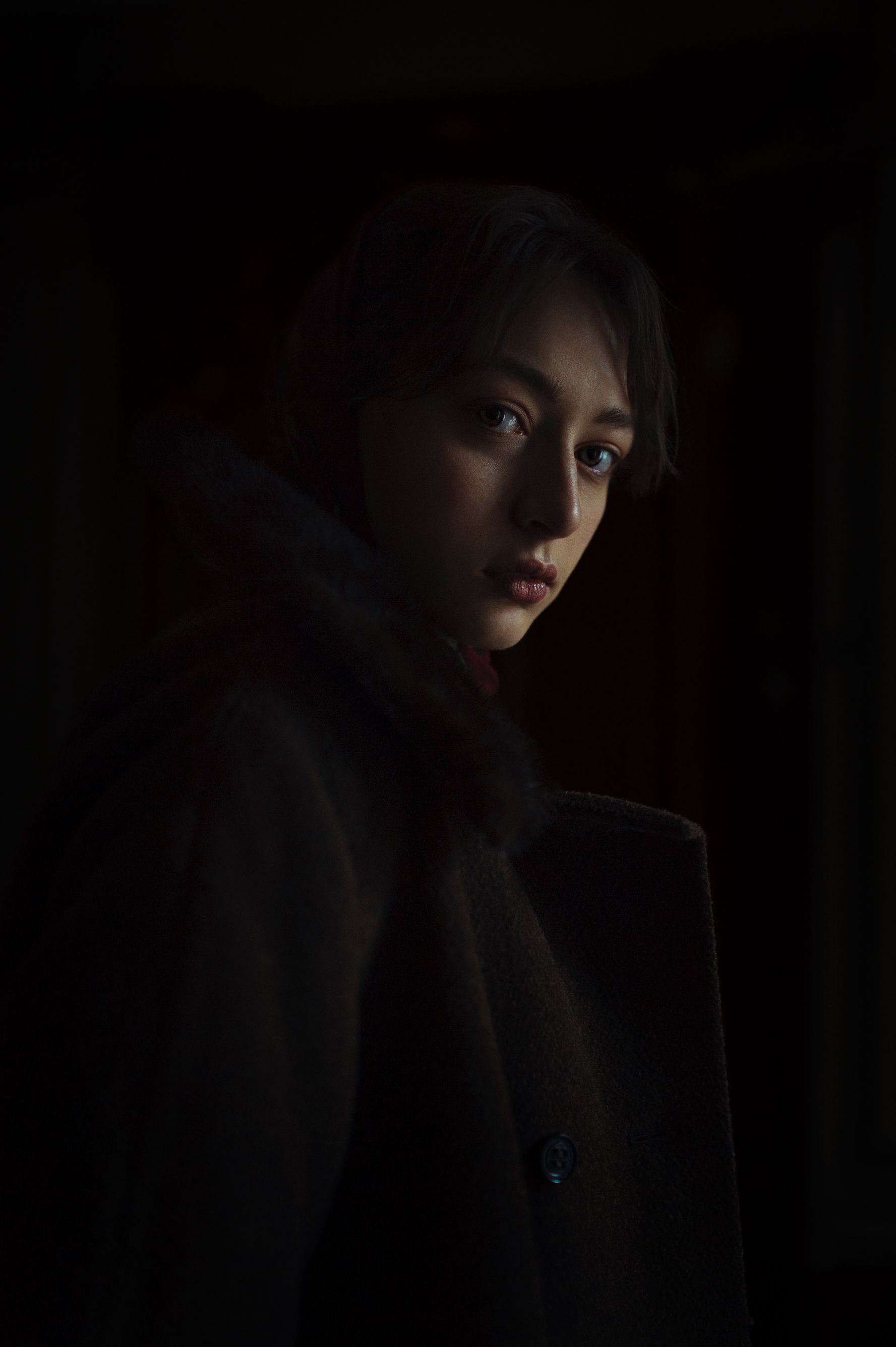 Woman Portrait in Darkness · Free Stock Photo