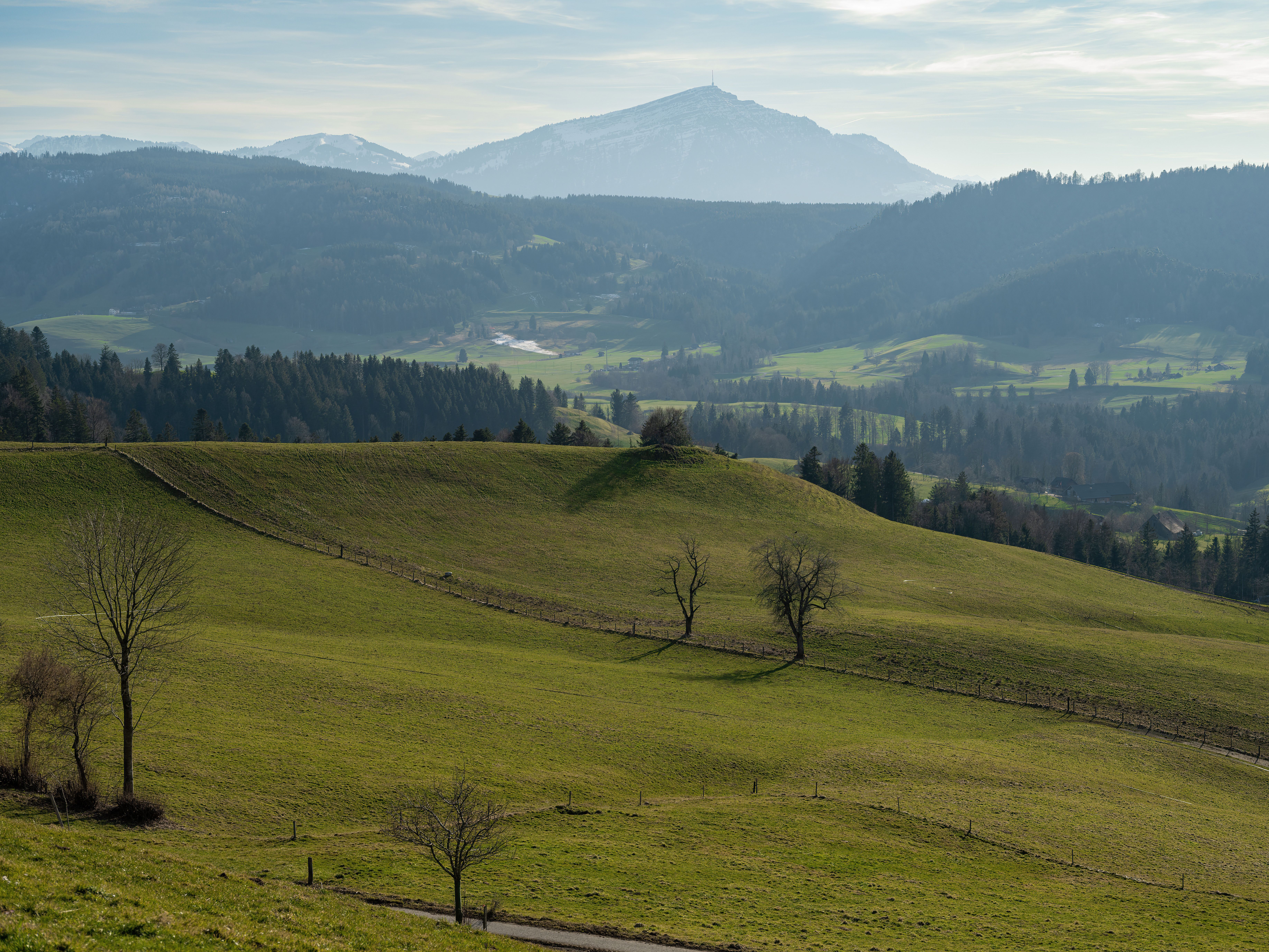 Landscape of a Green Field and Mountains in Distance · Free Stock Photo