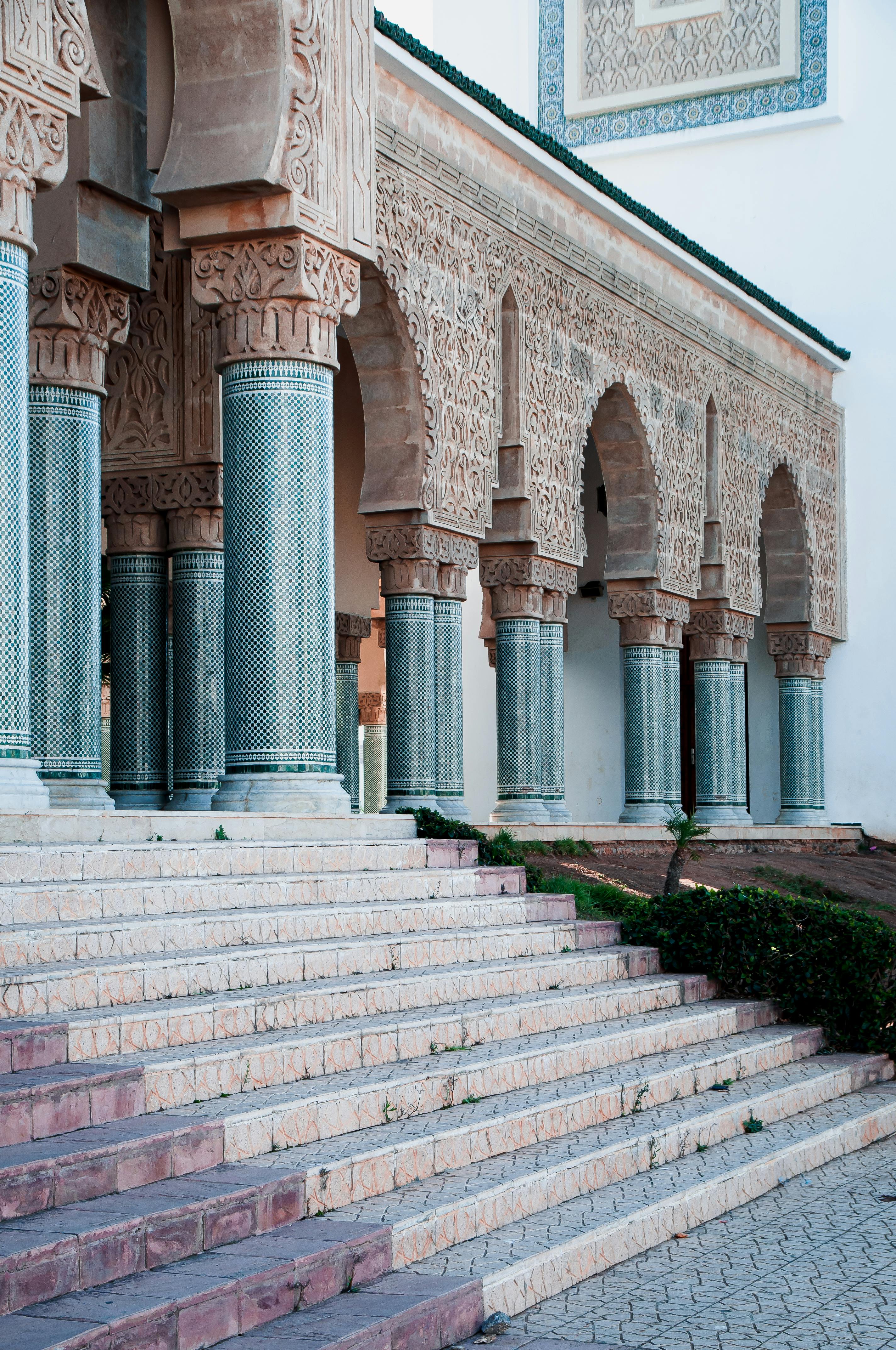 Stairs to Building with Columns · Free Stock Photo