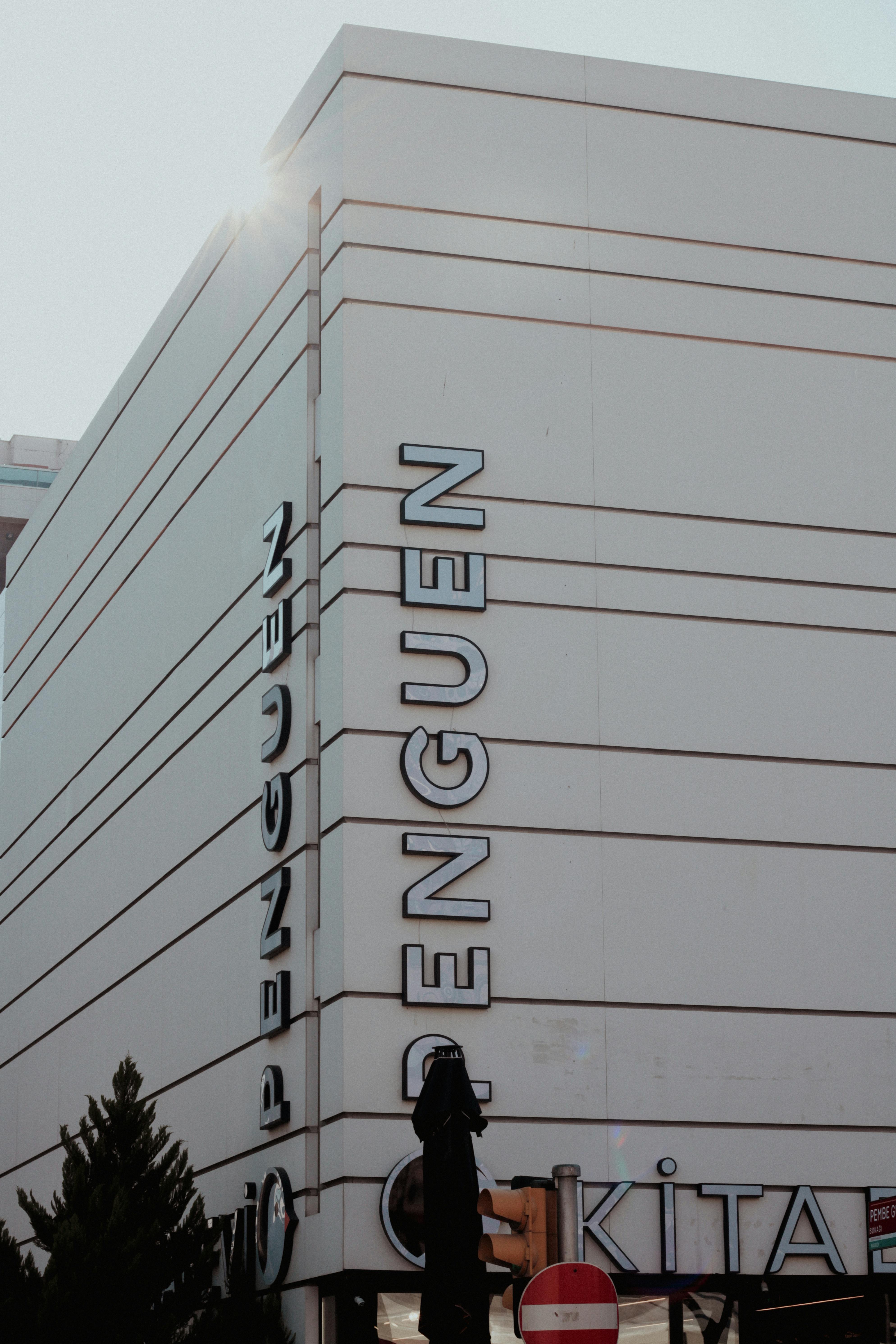 Text on Building Walls · Free Stock Photo