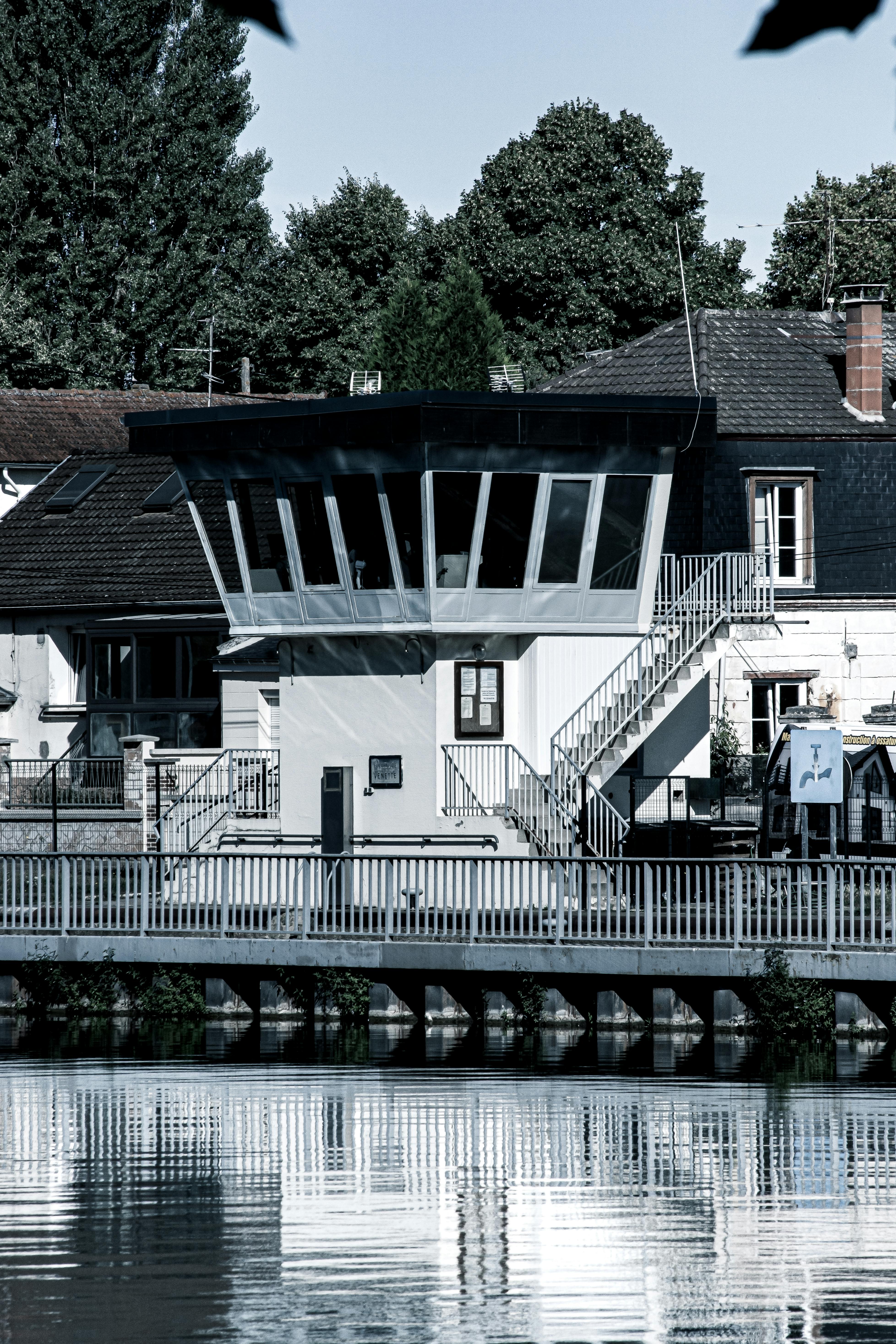 Sunlit Buildings near Water · Free Stock Photo