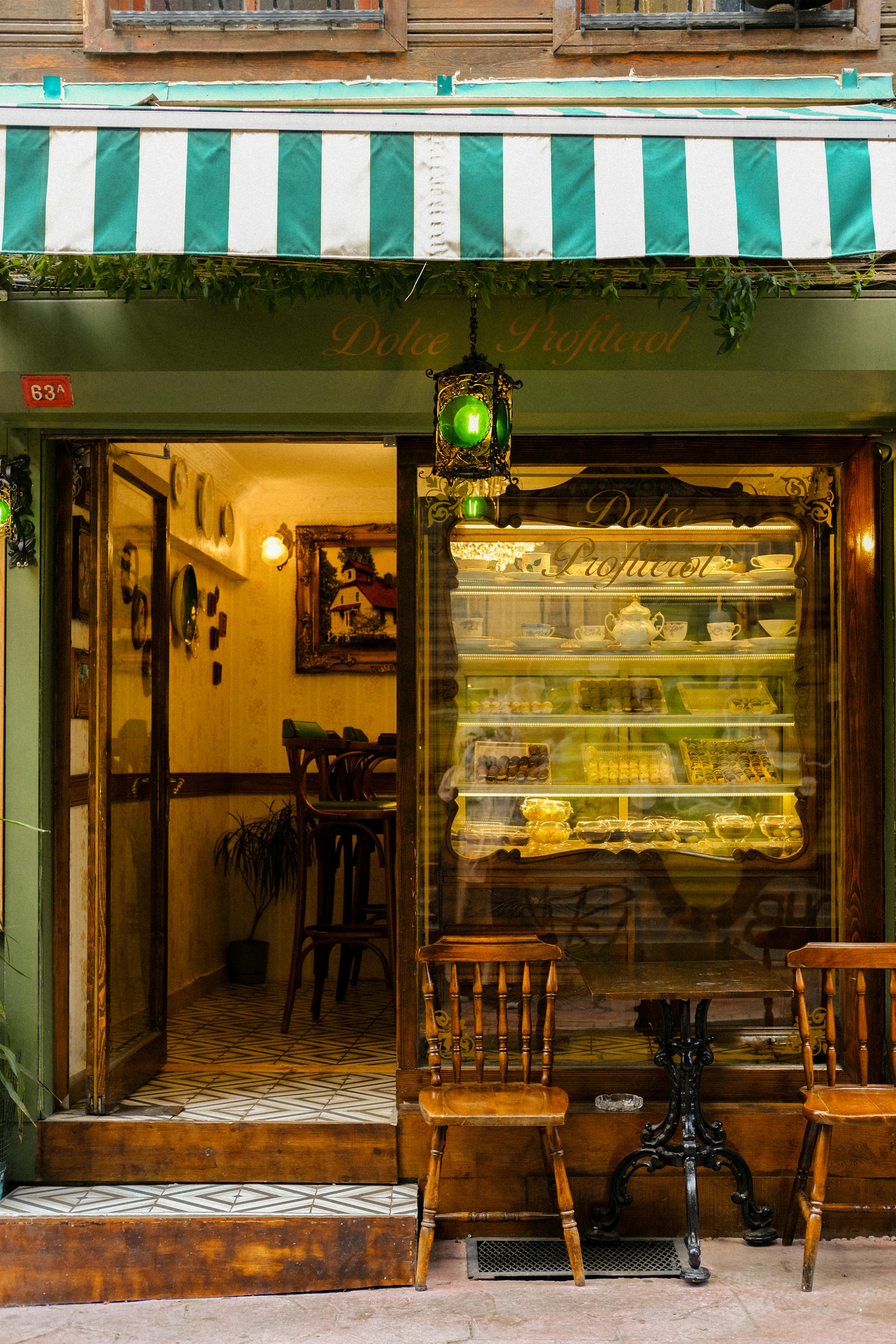 Exterior of a Cafeteria · Free Stock Photo