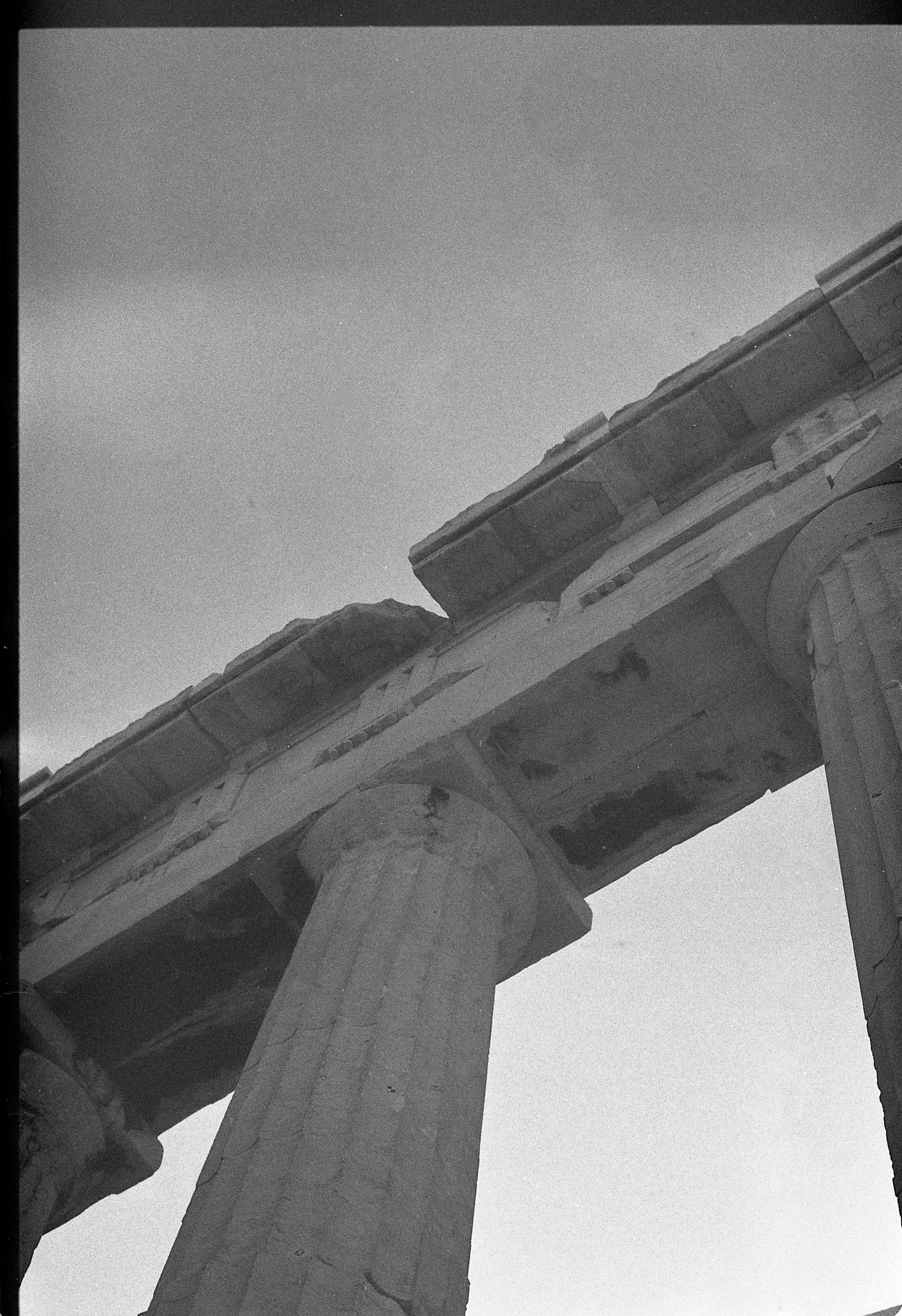 Columns and Wall · Free Stock Photo