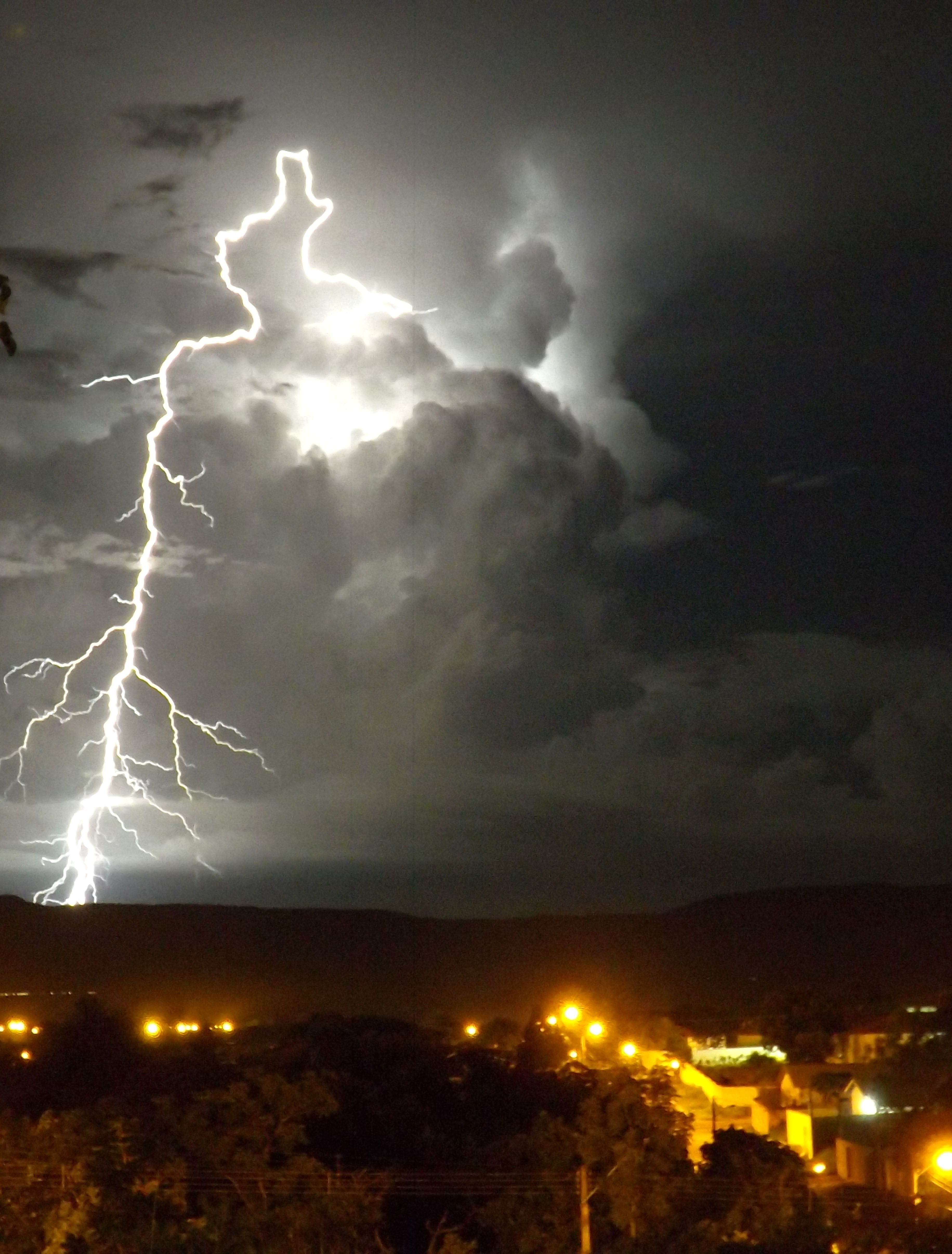 Lightning On Night Sky · Free Stock Photo