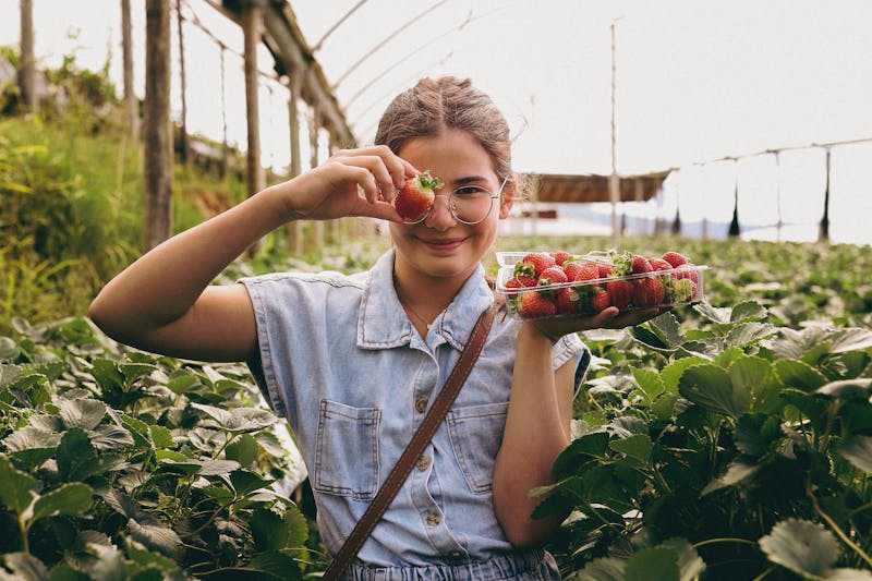 Farm Girl Photos, Download The BEST Free Farm Girl Stock Photos & HD Images